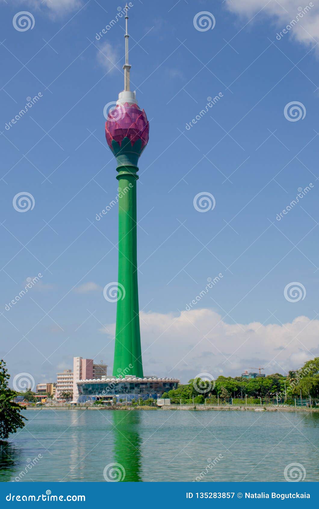 El Edificio Moderno De Colombo Lotus Tower En La Capital De Colombo En ...