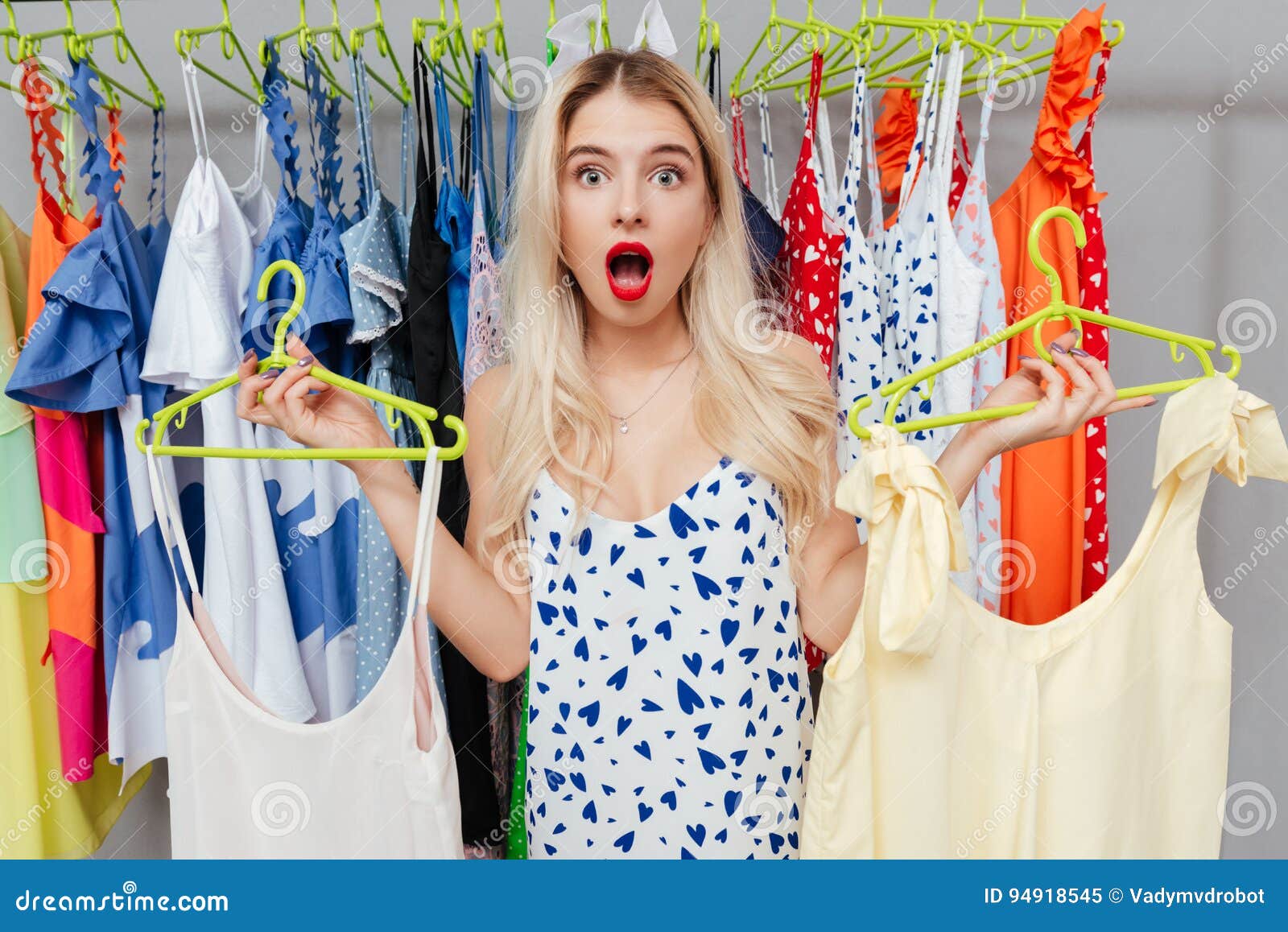 El elegir entre dos ropa imagen de archivo. Imagen de actividades ...