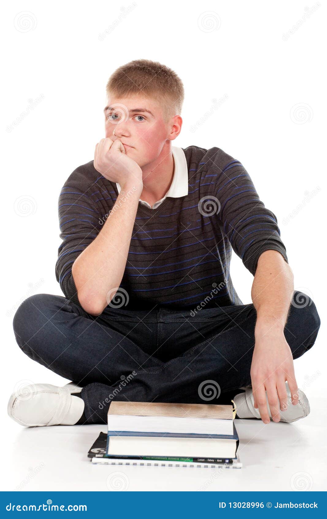 El Estudiante Joven Con El Libro Foto de archivo - Imagen de estudiante ...