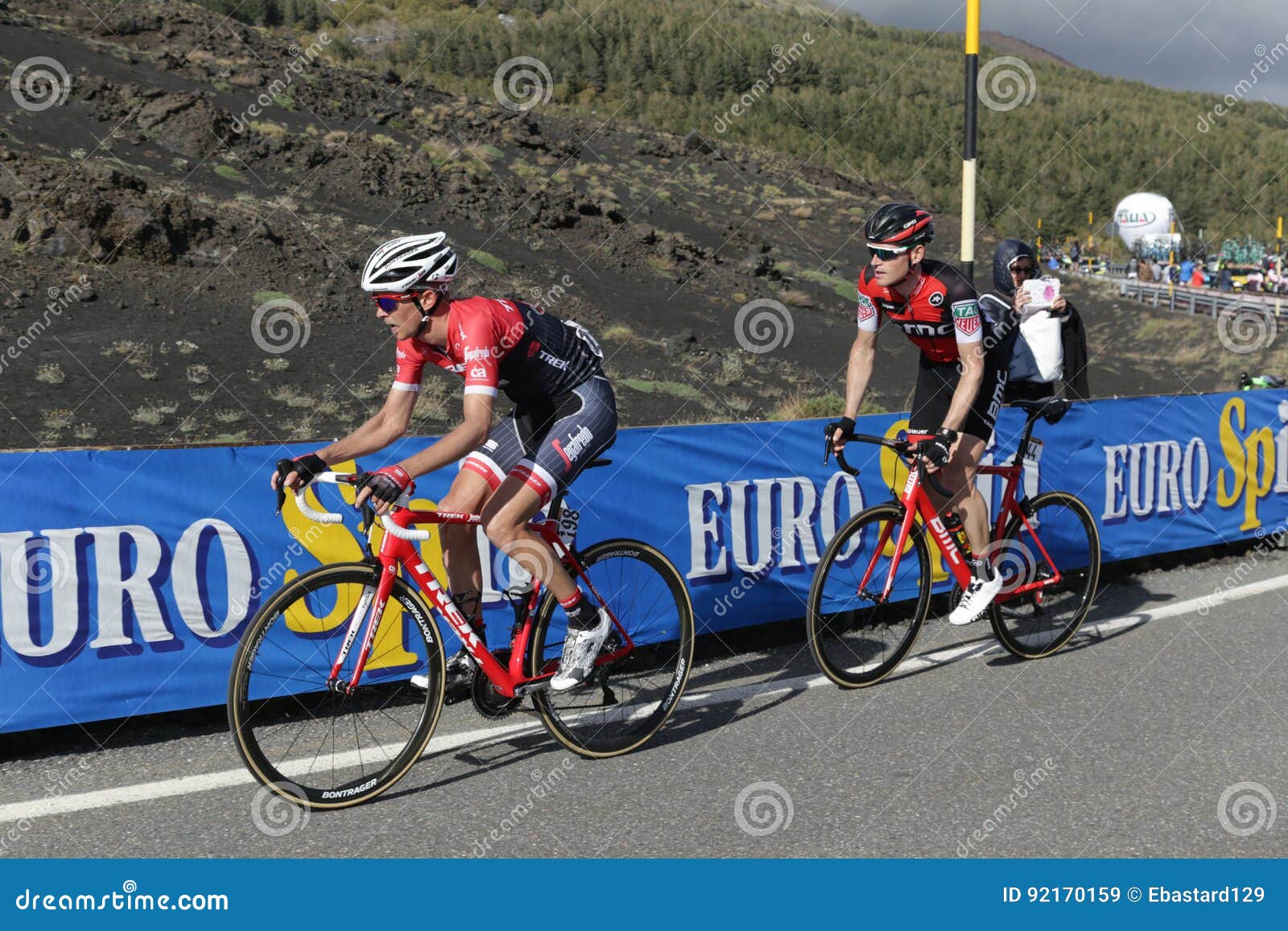 El Etna, Italia - 8 De Mayo De 2017 100o ` Italia, Etapa 4 Del Giro D ... El Etna, Italia - 8 De Mayo De 2017 100o ` Italia, Etapa 4 Del Giro D ...
