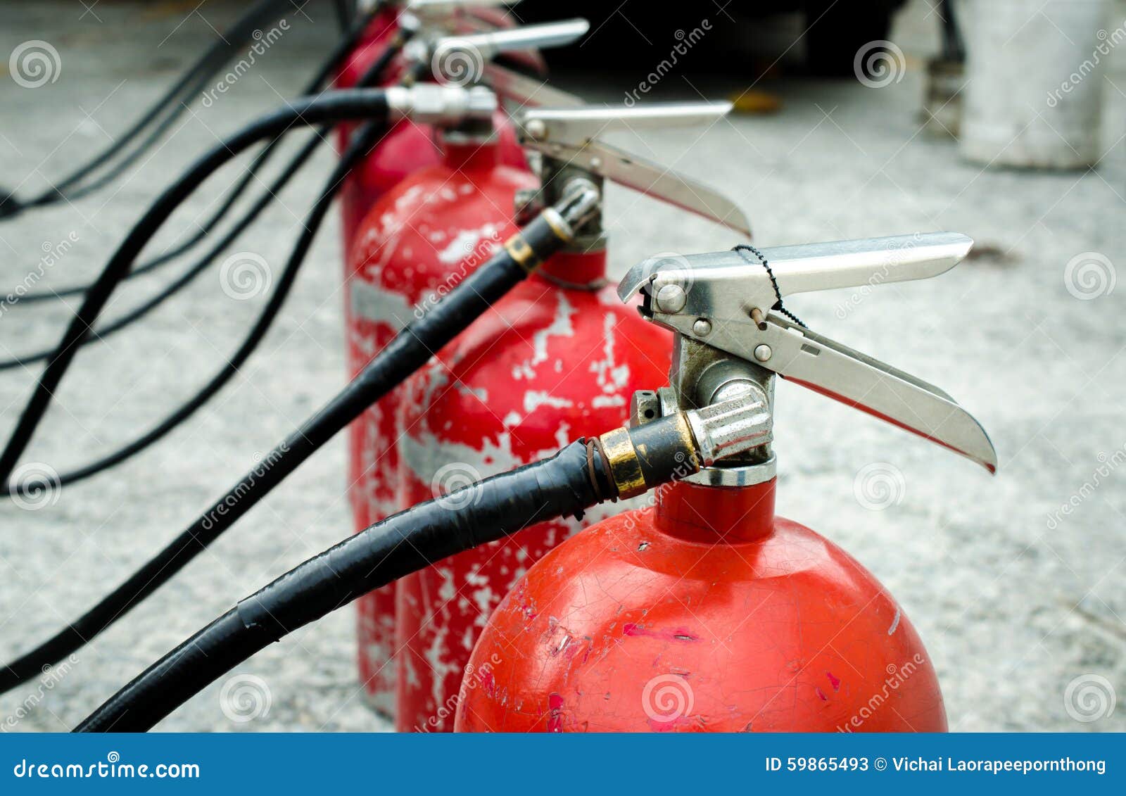 El extintor usado imagen de archivo. Imagen de objetos - 59865493