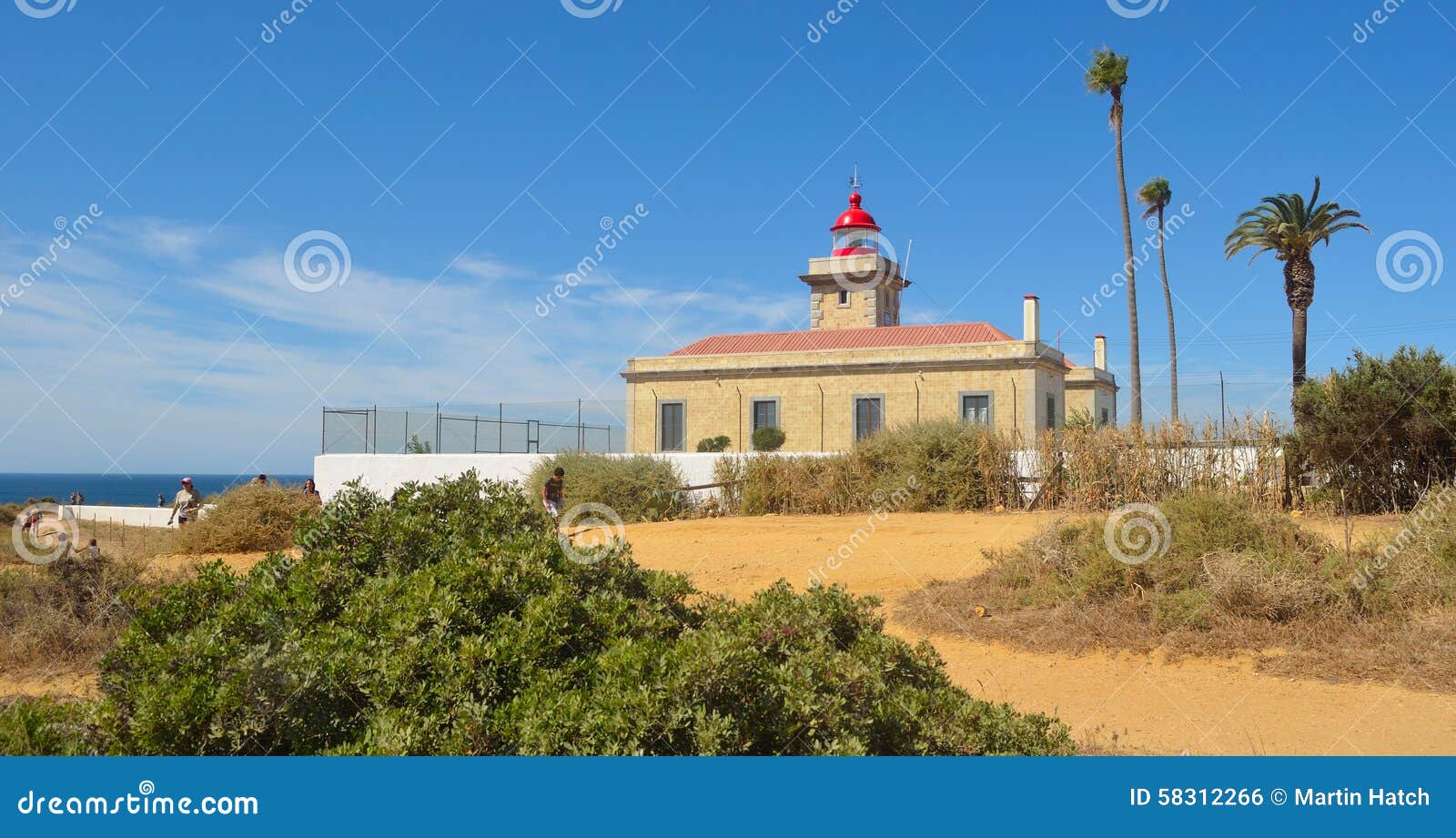 El faro en Lagos foto editorial. Imagen de asoleado, occidental - 58312266