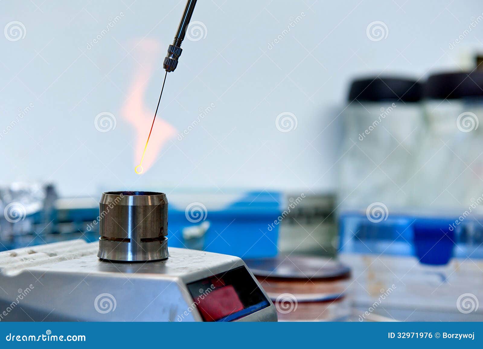 El Flamear Inoculando El Lazo Foto de archivo - Imagen de saneamiento ...