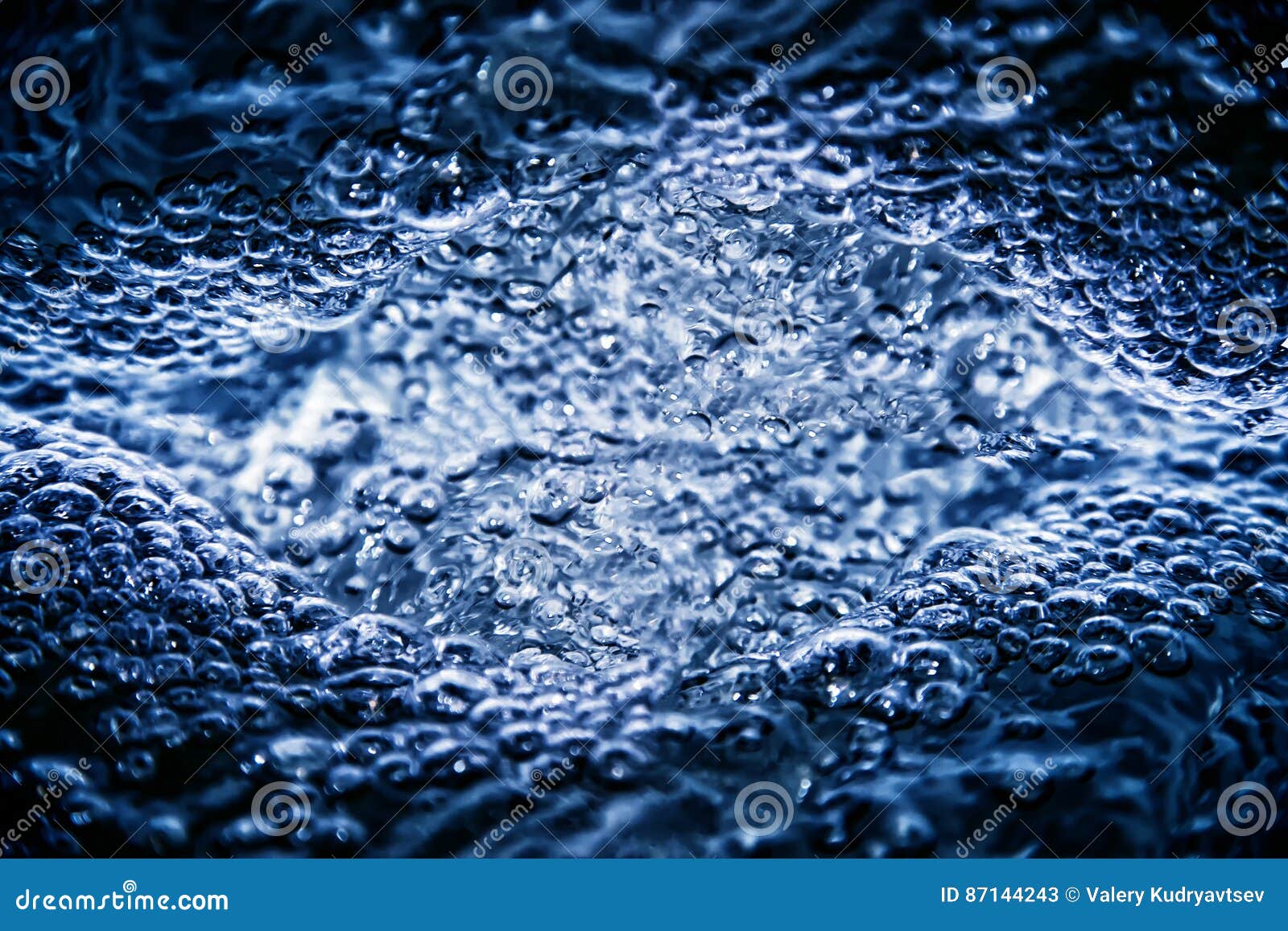 El fluir del agua imagen de archivo. Imagen de fresco - 87144243