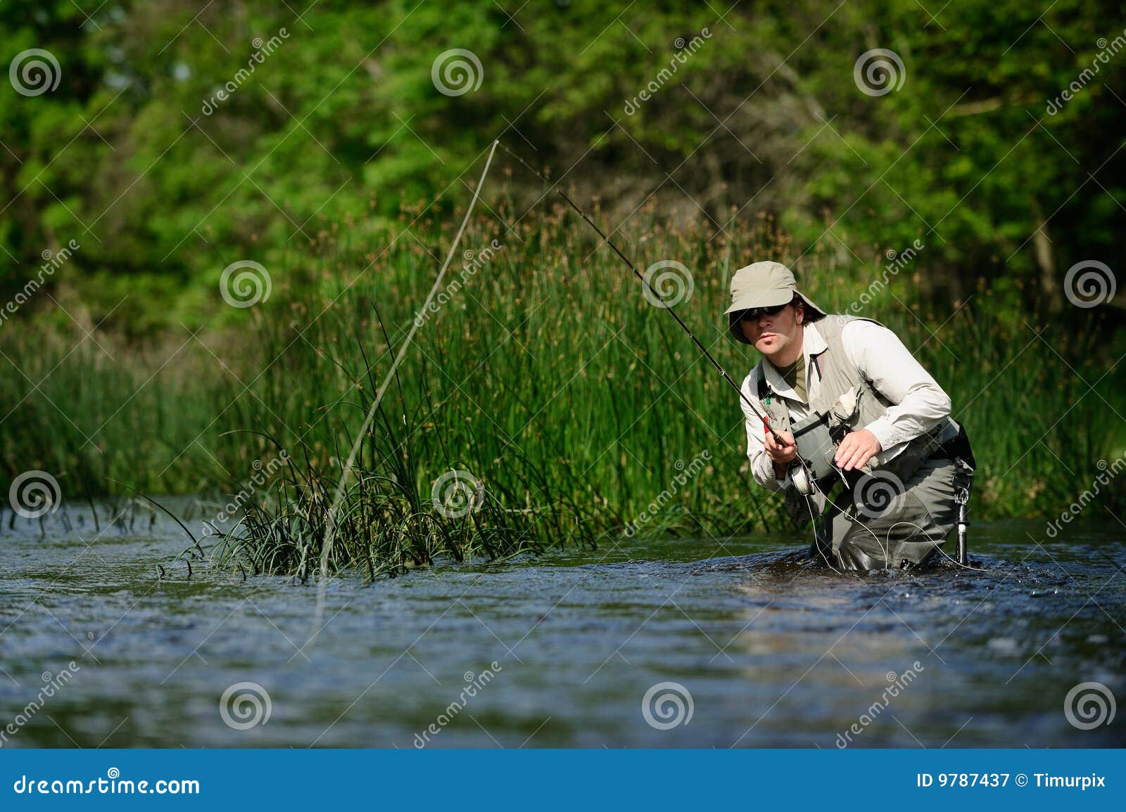 El Fly-fishing imagen de archivo. Imagen de pescados, weekend - 9787437