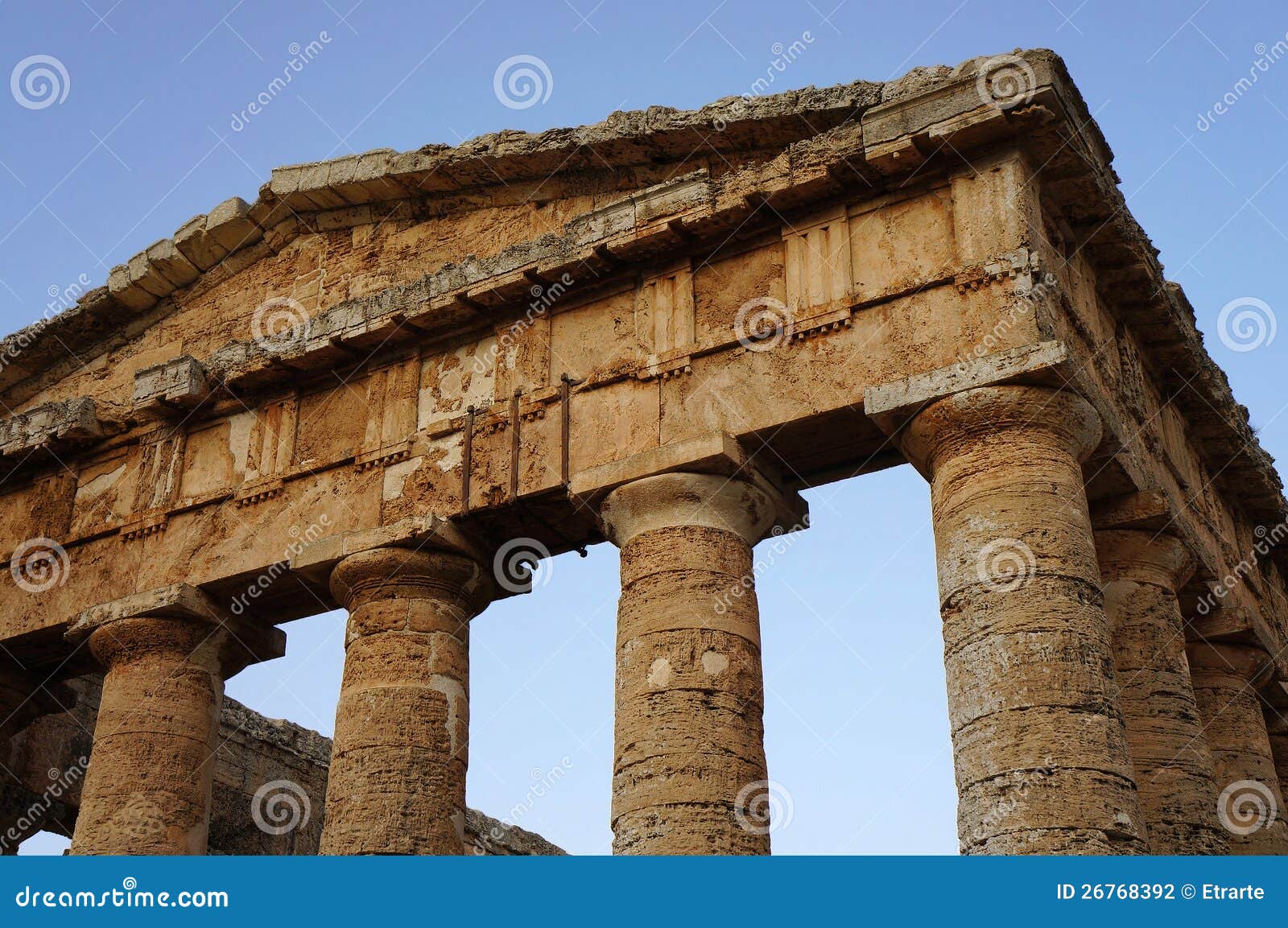 El Frontón Del Templo De Segesta En Sicilia Foto de archivo - Imagen de ...