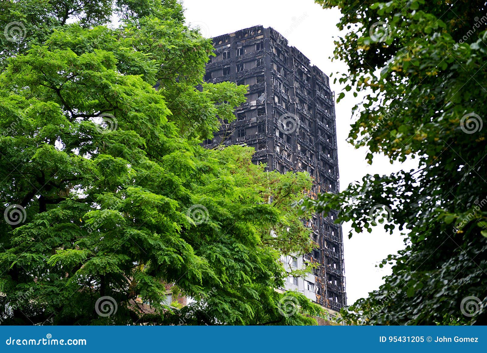 El Fuego De La Torre De Grenfell Imagen editorial - Imagen de desastre ...