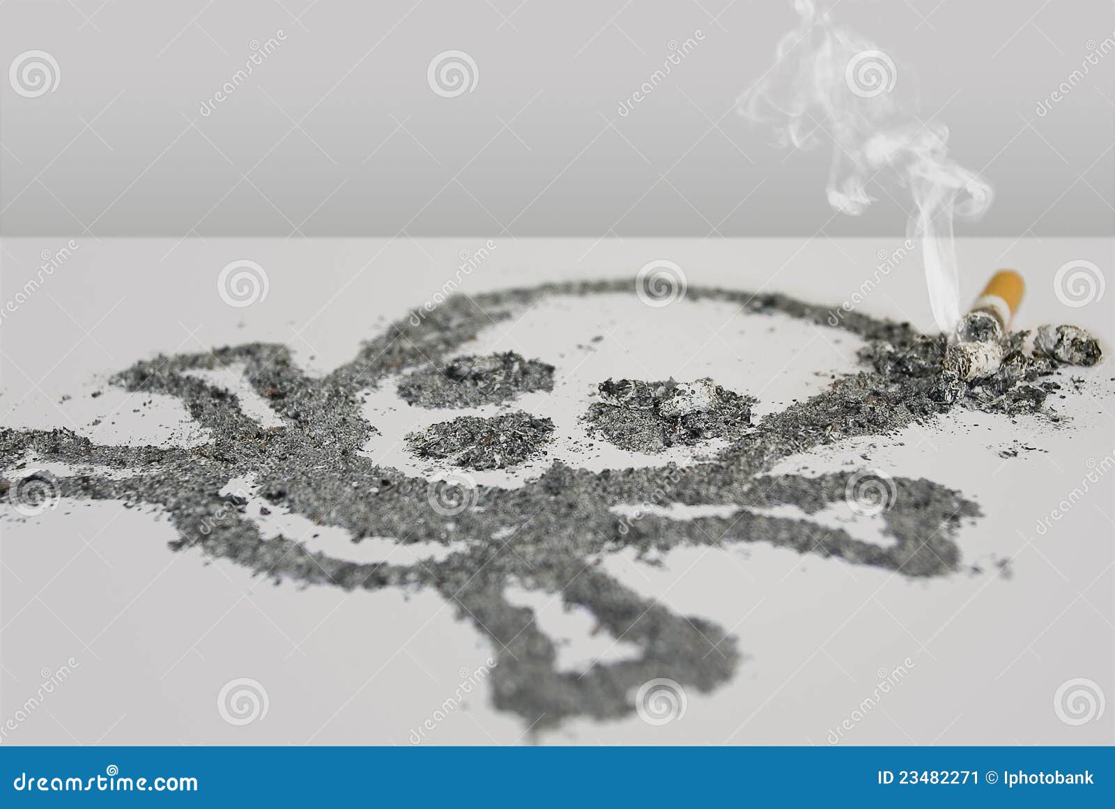 El fumar imagen de archivo. Imagen de foco, humo, fumar - 23482271