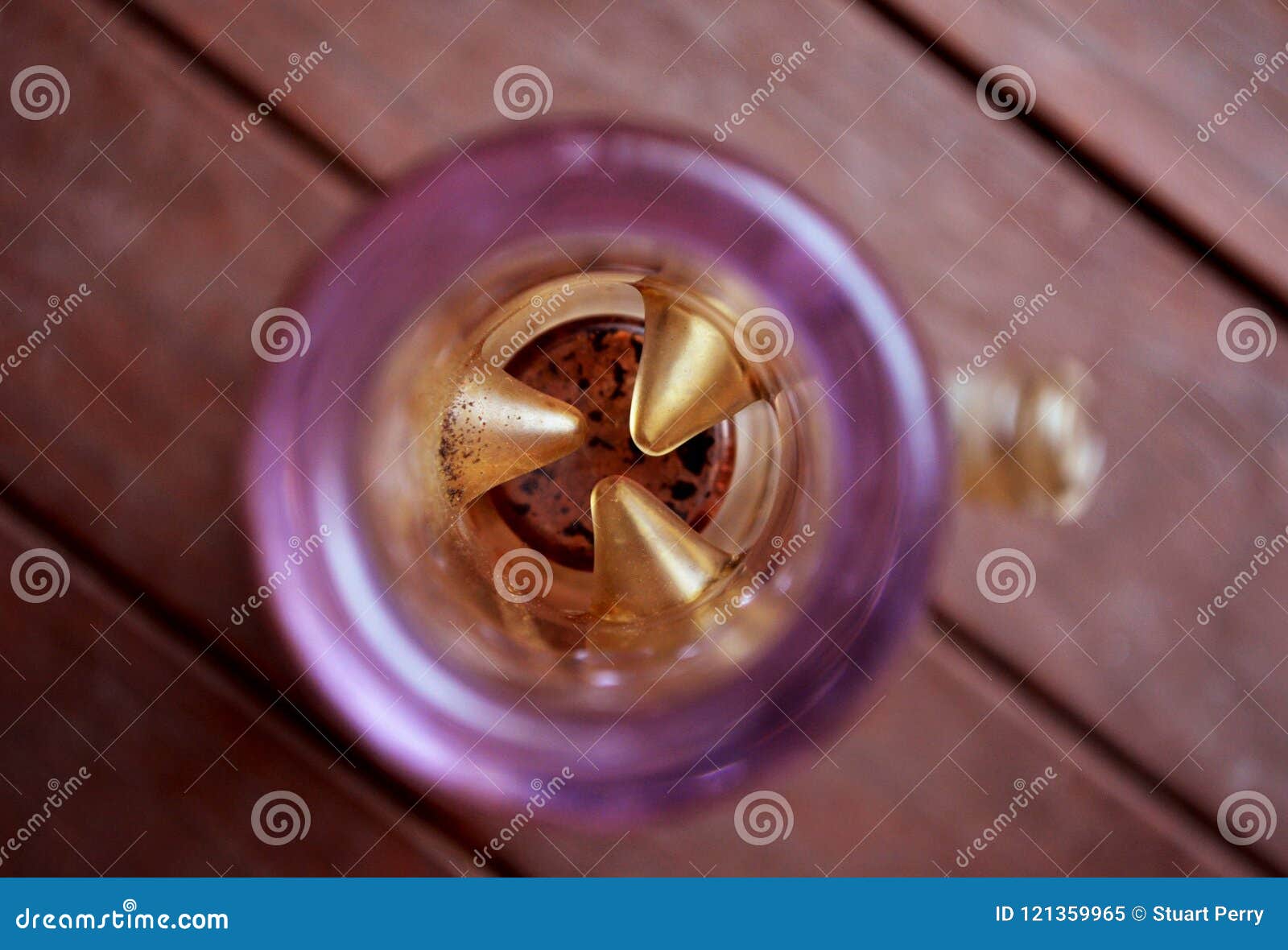 El Fumar De La Droga Bong Desde Arriba Imagen de archivo - Imagen de ...