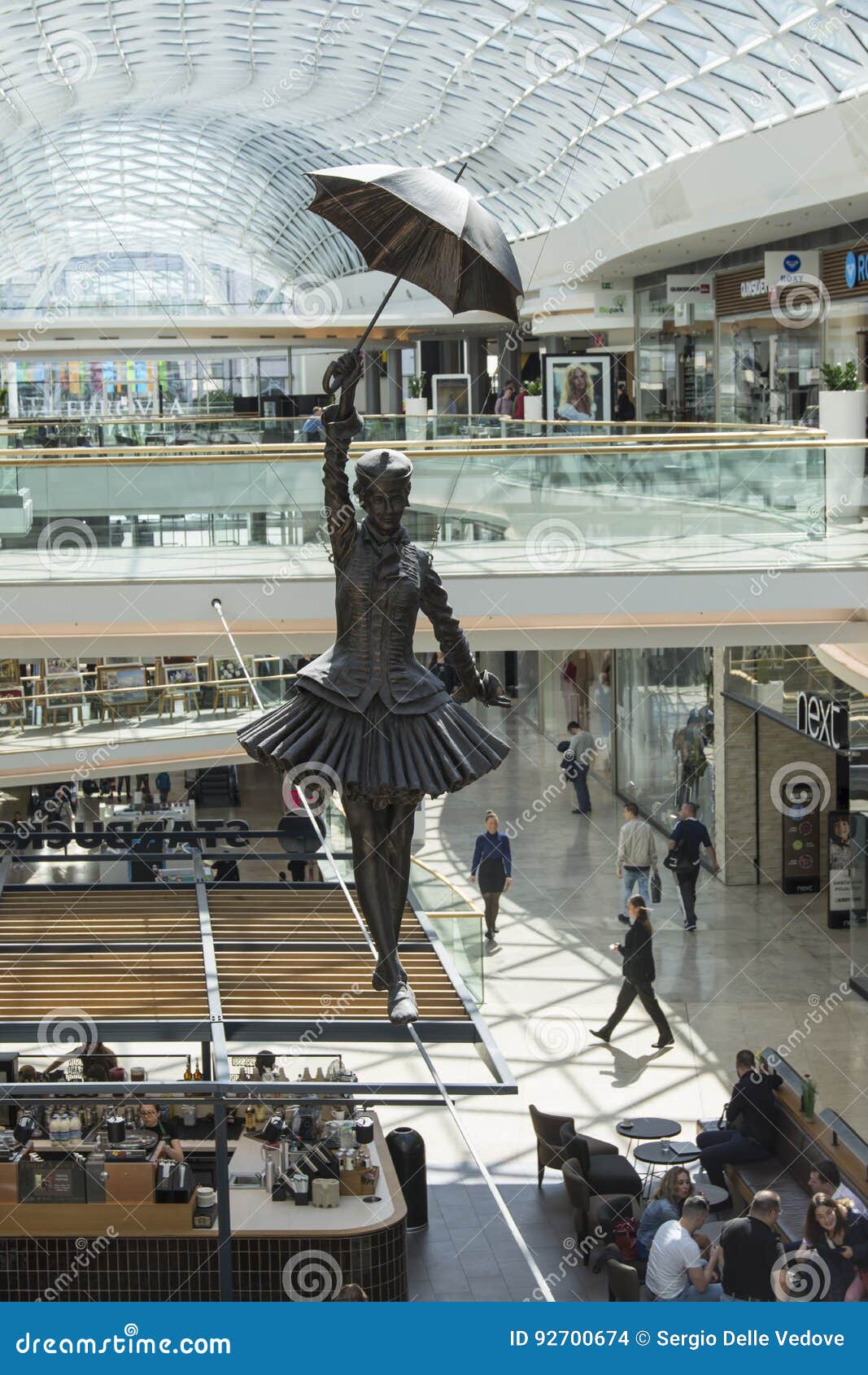 El funámbulo imagen de archivo editorial. Imagen de desarrollo - 92700674