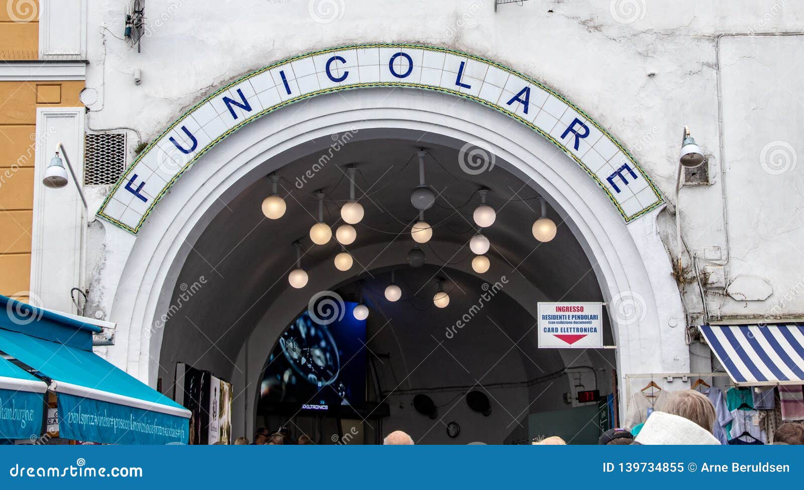 El Funicular En La Isla De Capri Imagen editorial - Imagen de tren ...