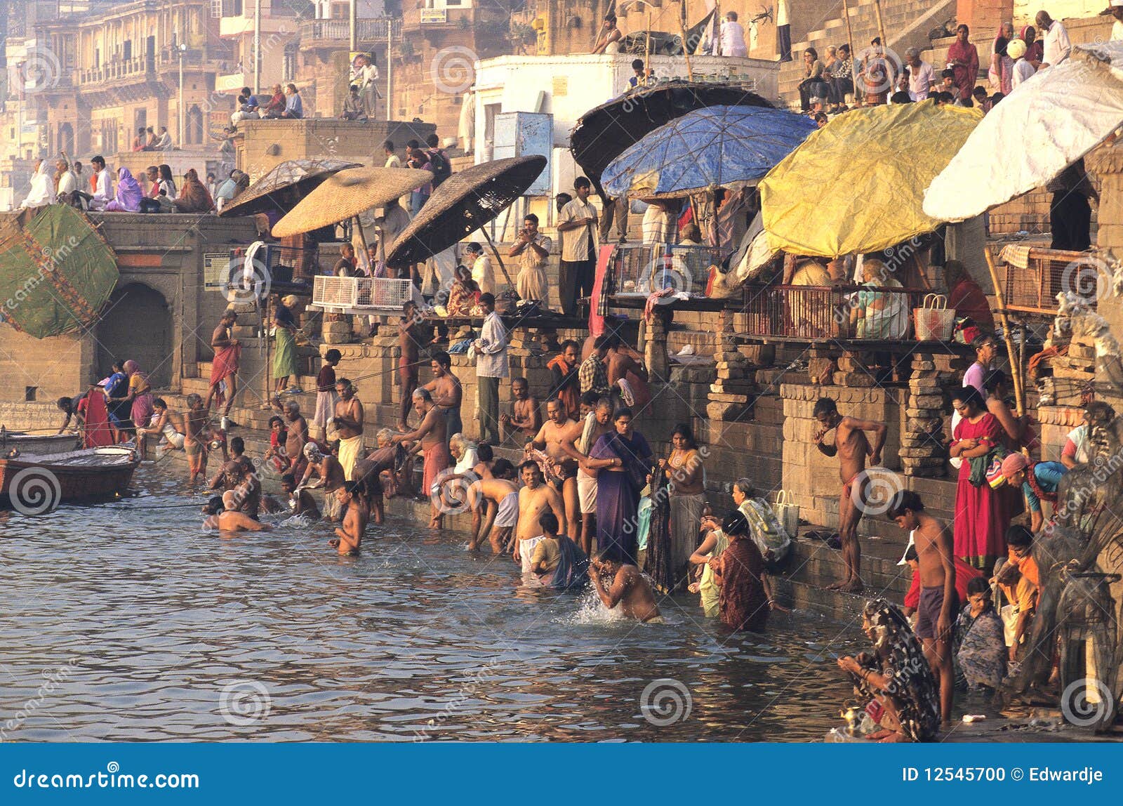 El Ganges en Varanasi imagen editorial. Imagen de india - 12545700