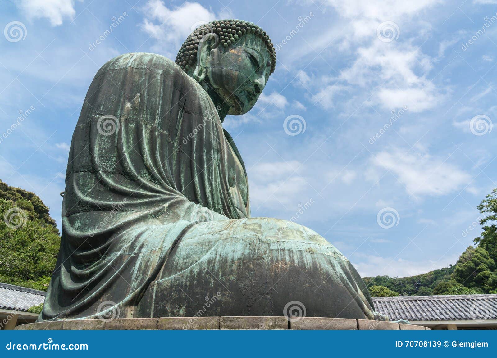 El Gran Buda Daibutsu En Tokio, Japón Imagen de archivo - Imagen de ...