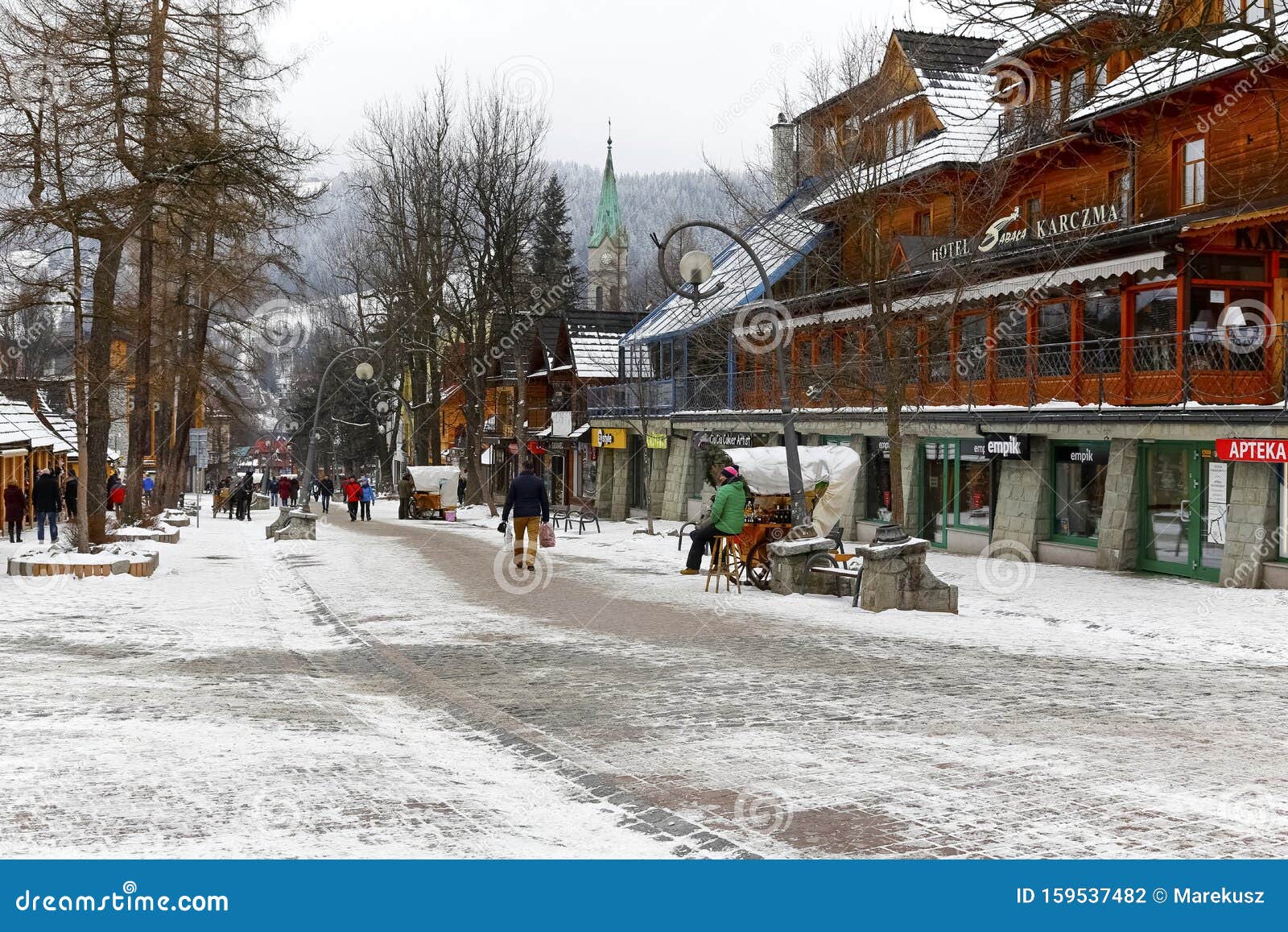 El Gran Edificio De Madera Del Sabala Hotel Fotografía editorial ...