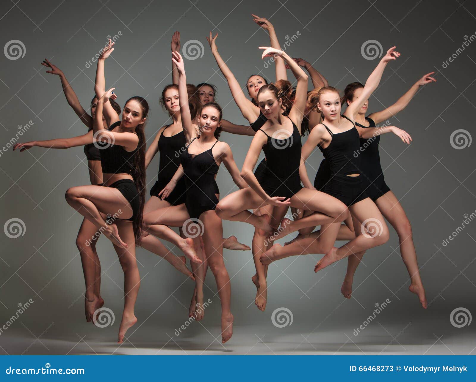 El Grupo De Bailarines De Ballet Moderno Imagen de archivo - Imagen de ...
