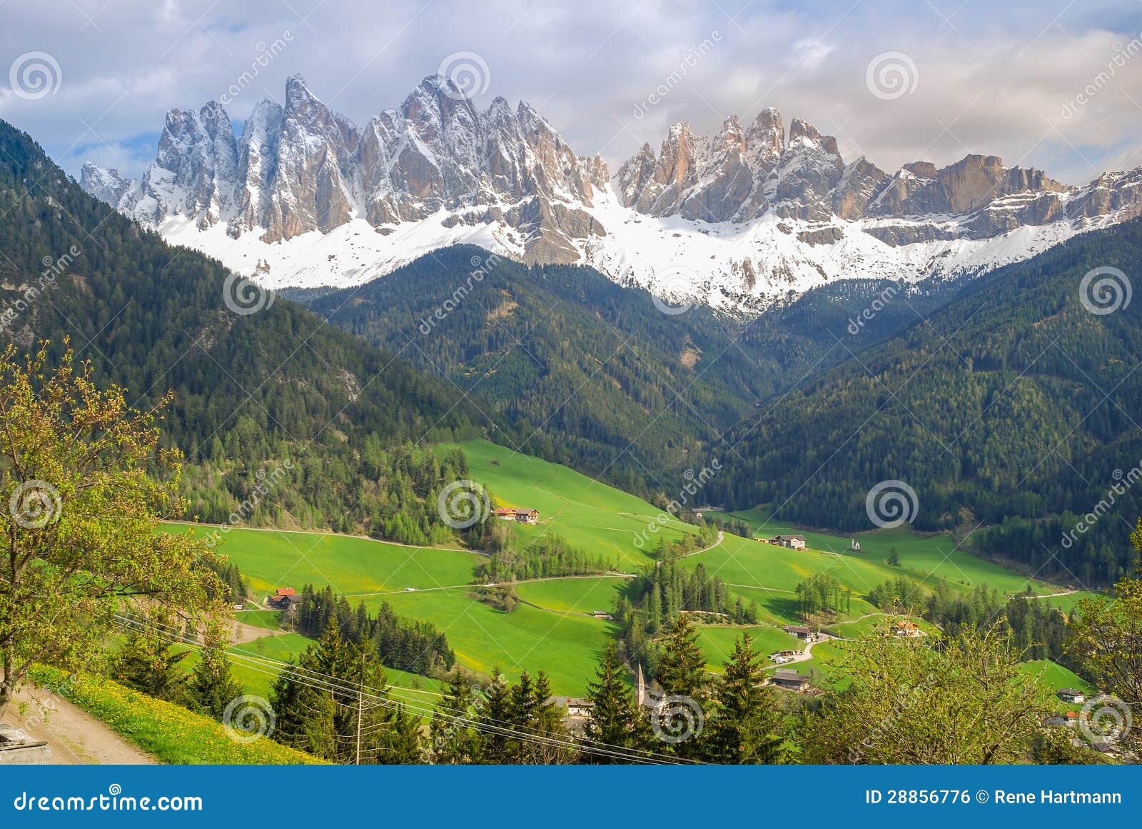 El Grupo Elevado De Geisler/Odle Foto de archivo - Imagen de verde ...