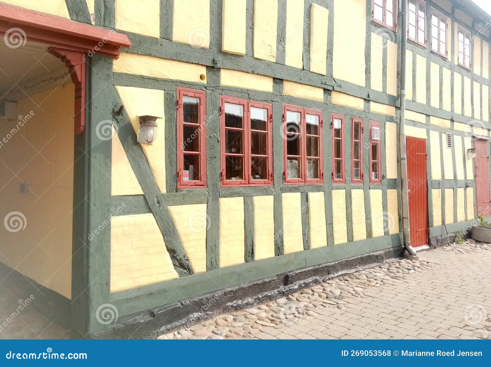 El Hermoso Edificio Antiguo De La Ciudad. Foto de archivo - Imagen de viejo, hermoso: 269053568