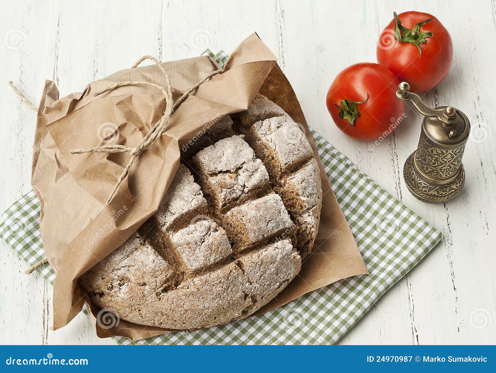 El Hogar Hizo El Pan De Centeno Integral Imagen de archivo - Imagen de ...