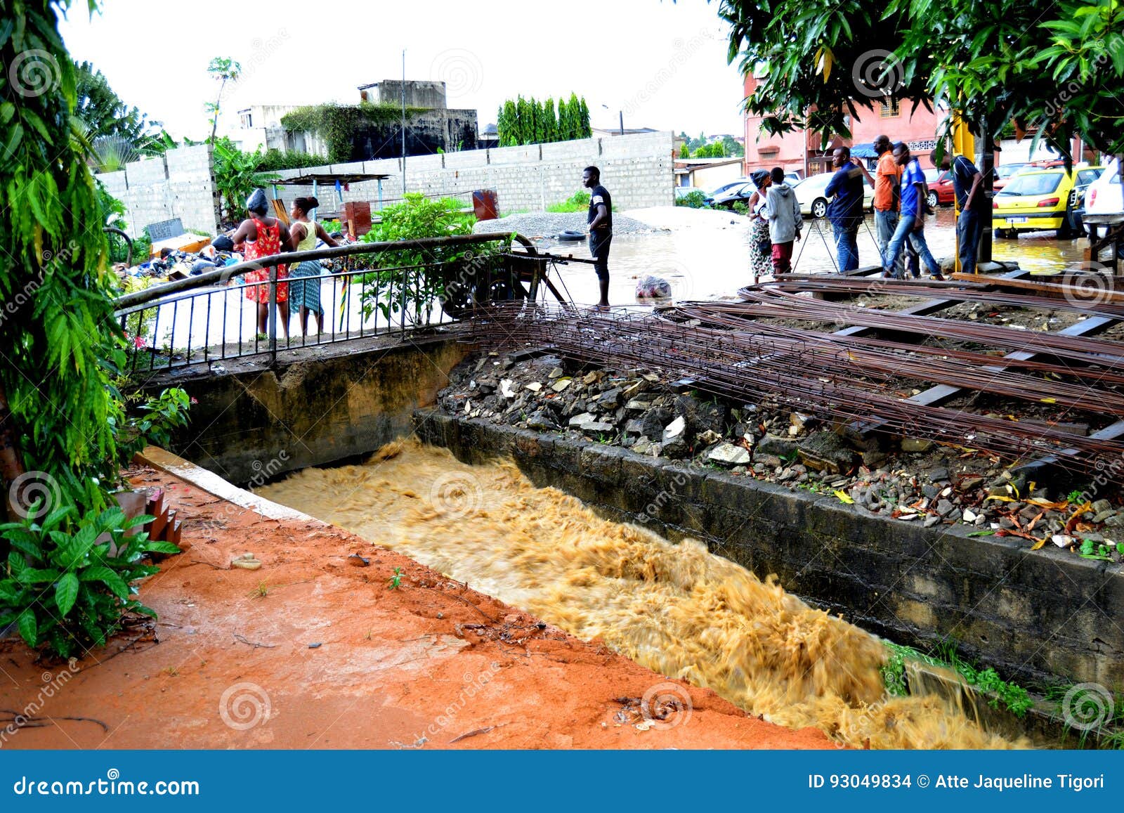 EL INUNDAR EN COSTA DE MARFIL Imagen de archivo editorial - Imagen de ...