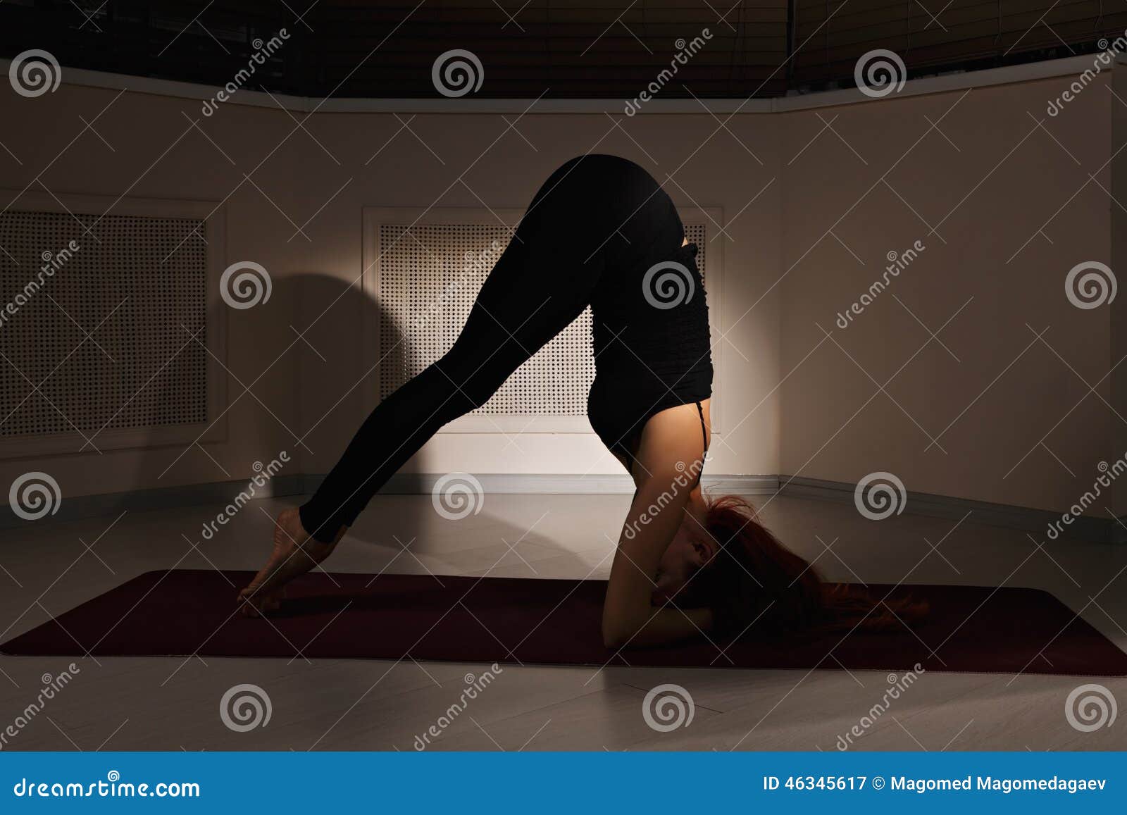 El Ir a Colocarse En Una Cabeza Imagen de archivo - Imagen de coloque ...