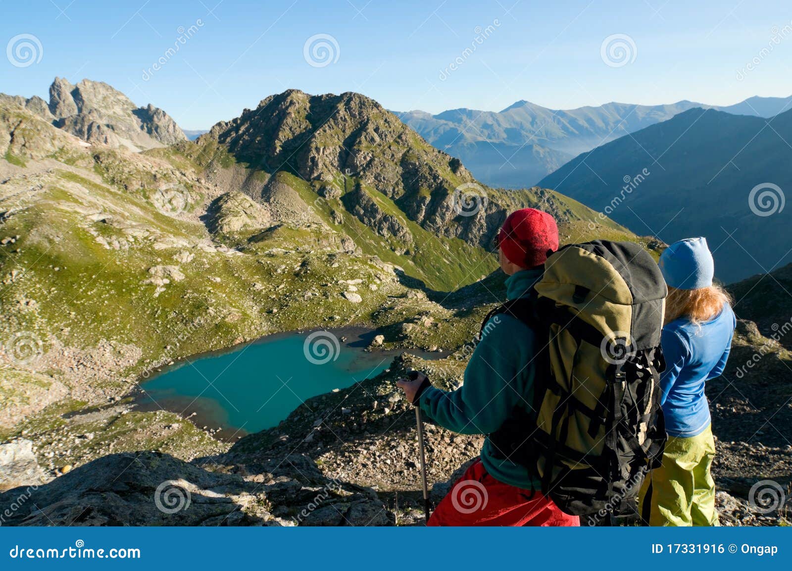 El ir de excursión foto de archivo. Imagen de rocoso - 17331916