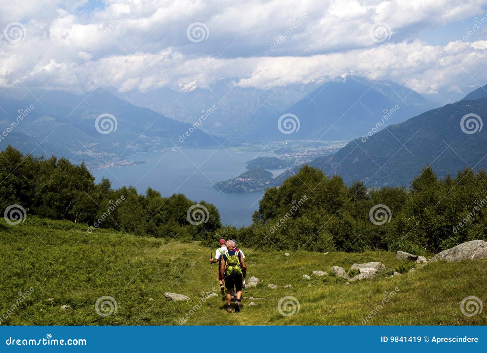 El ir de excursión imagen de archivo. Imagen de hombros - 9841419