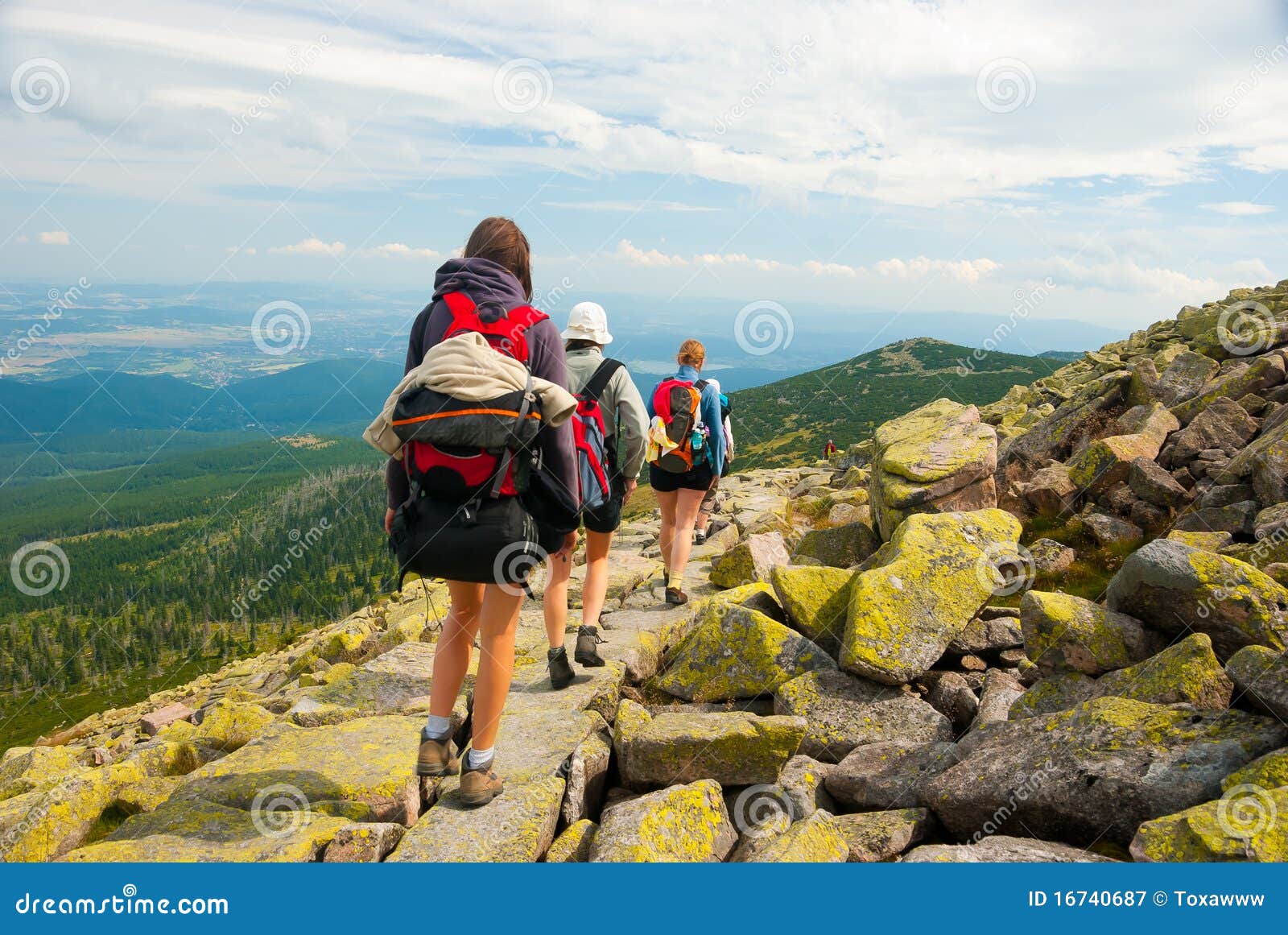 El Ir De Excursión De La Gente Imagen de archivo - Imagen de hembra ...
