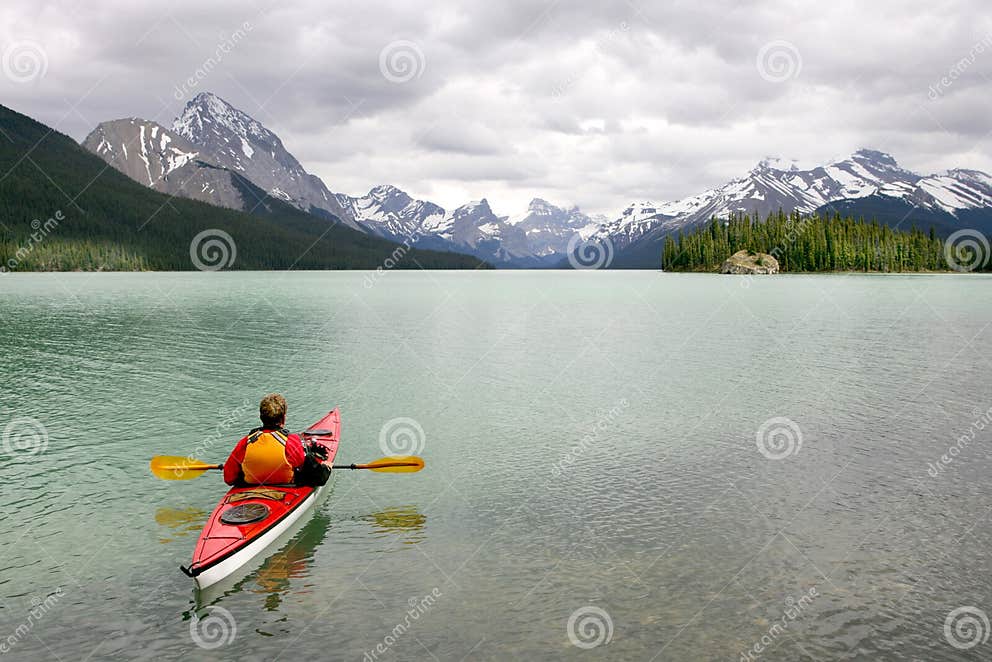 El Kayaking en Banff foto de archivo. Imagen de exterior - 2616802