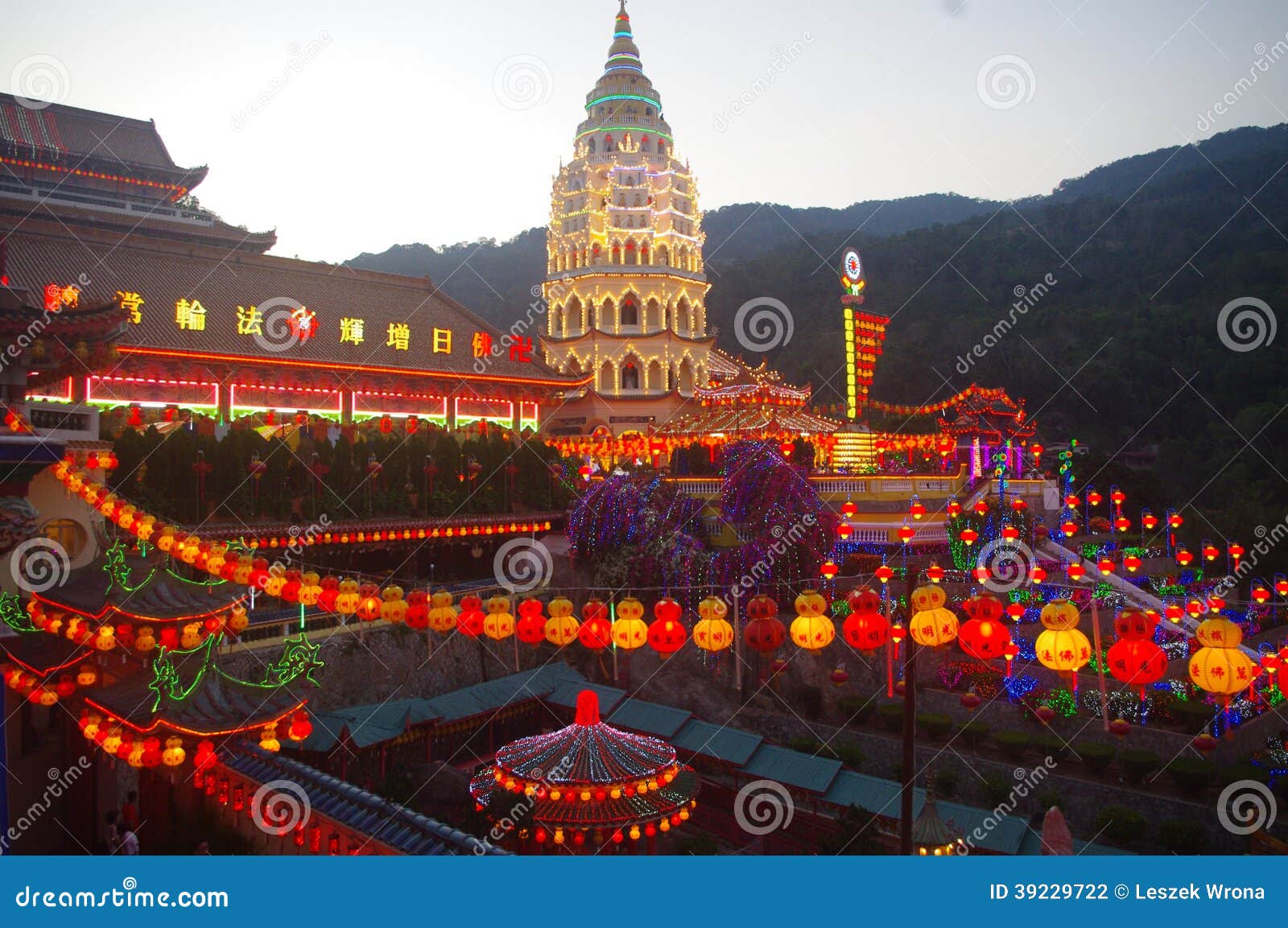 El Kek Lok Si Temple foto de archivo. Imagen de malasia - 39229722