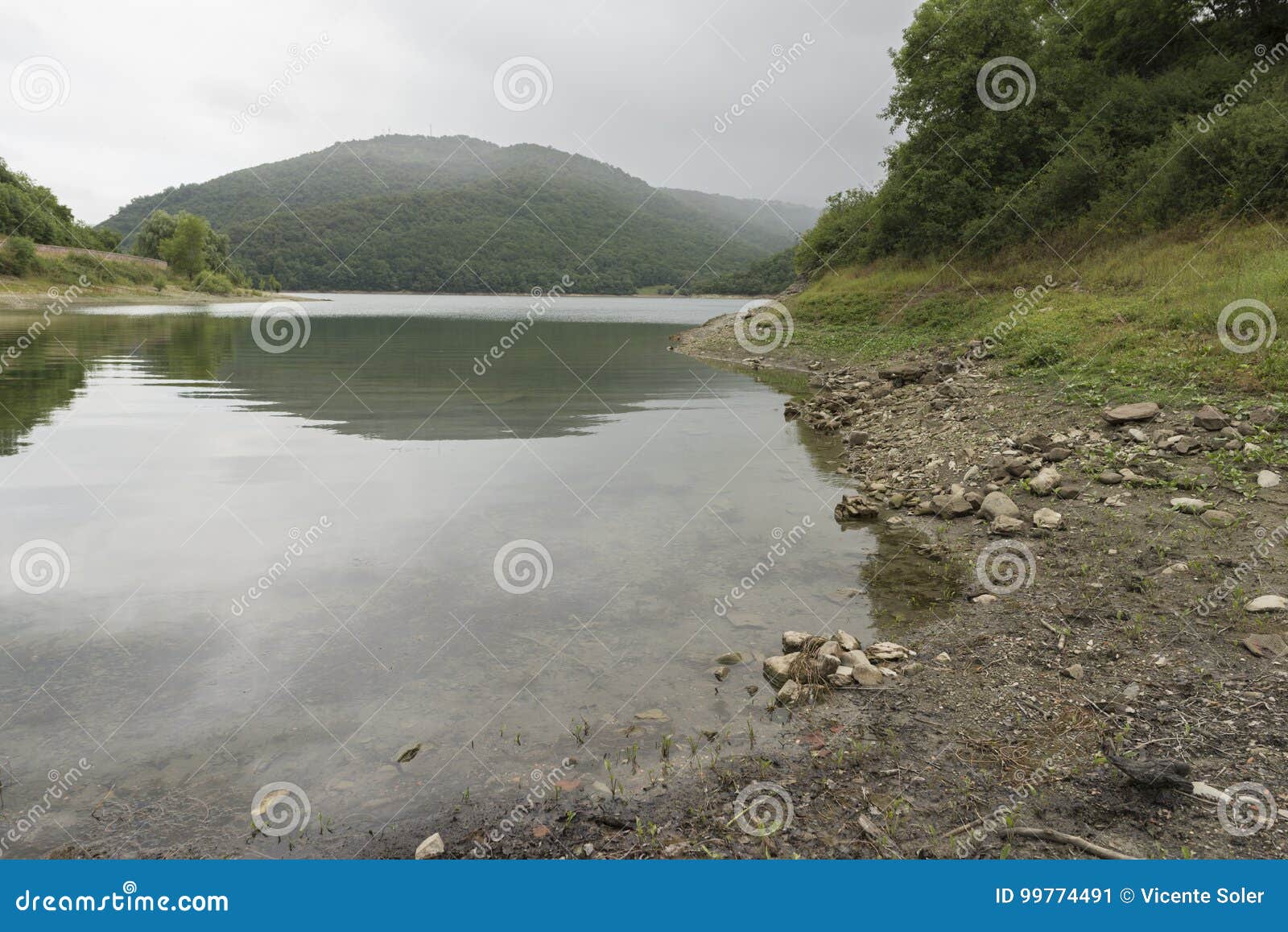 El lago de Eugi imagen de archivo. Imagen de lago, tranquilidad - 99774491