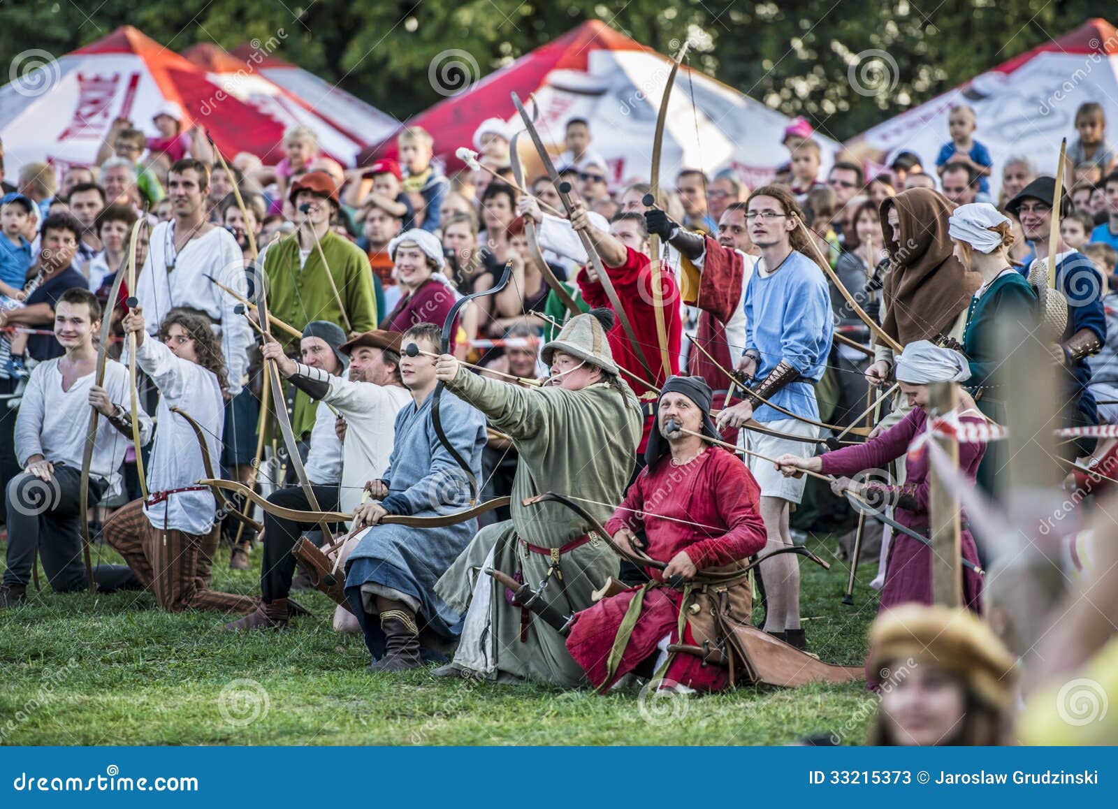 El Luchar Medieval De Los Caballeros Foto de archivo editorial - Imagen ...