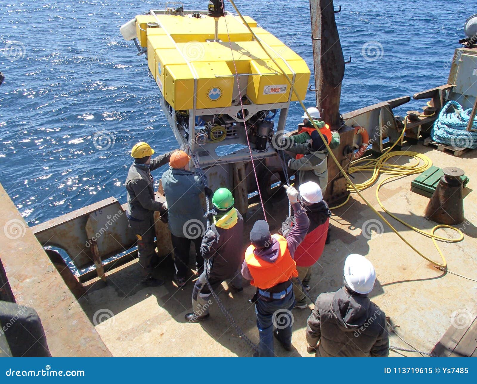 El Mar De Bering/la Rusia - 11 De Junio De 2016: Despliegue De ROV ...