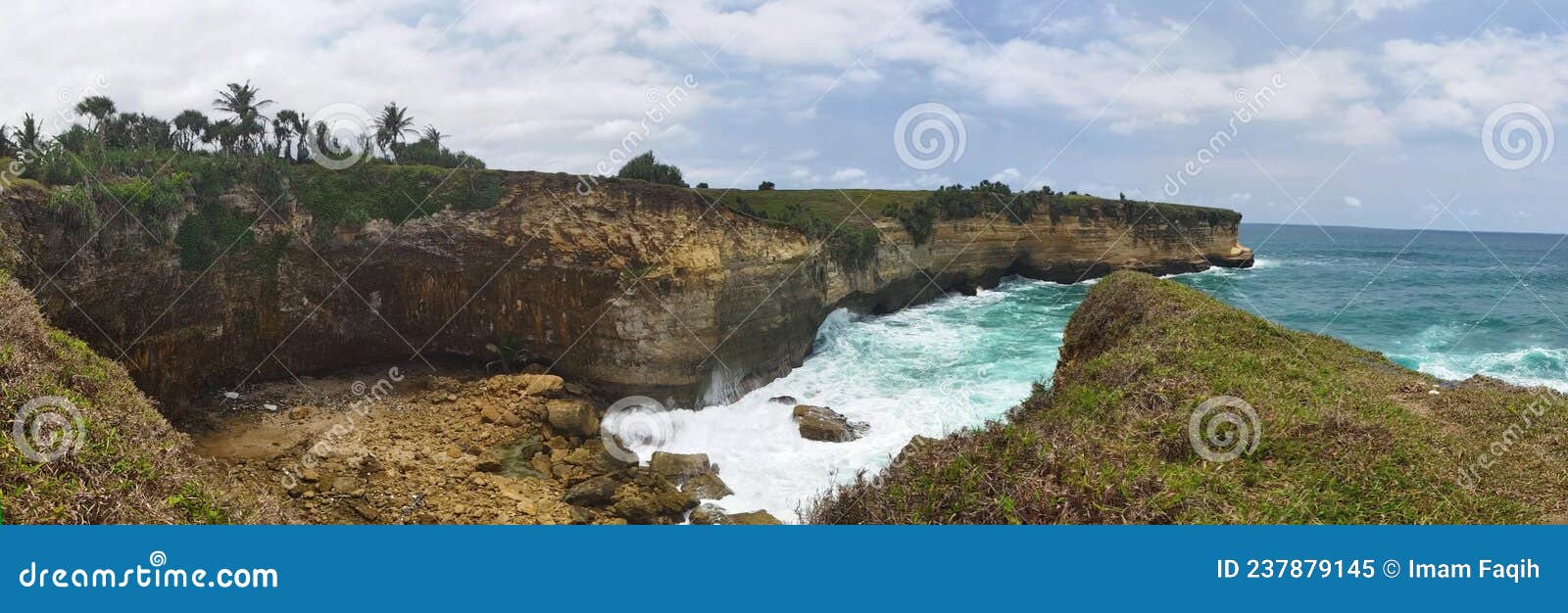 El Mar Del Sur De La Isla De Java Indonesia Que Se Extiende Imagen de ...