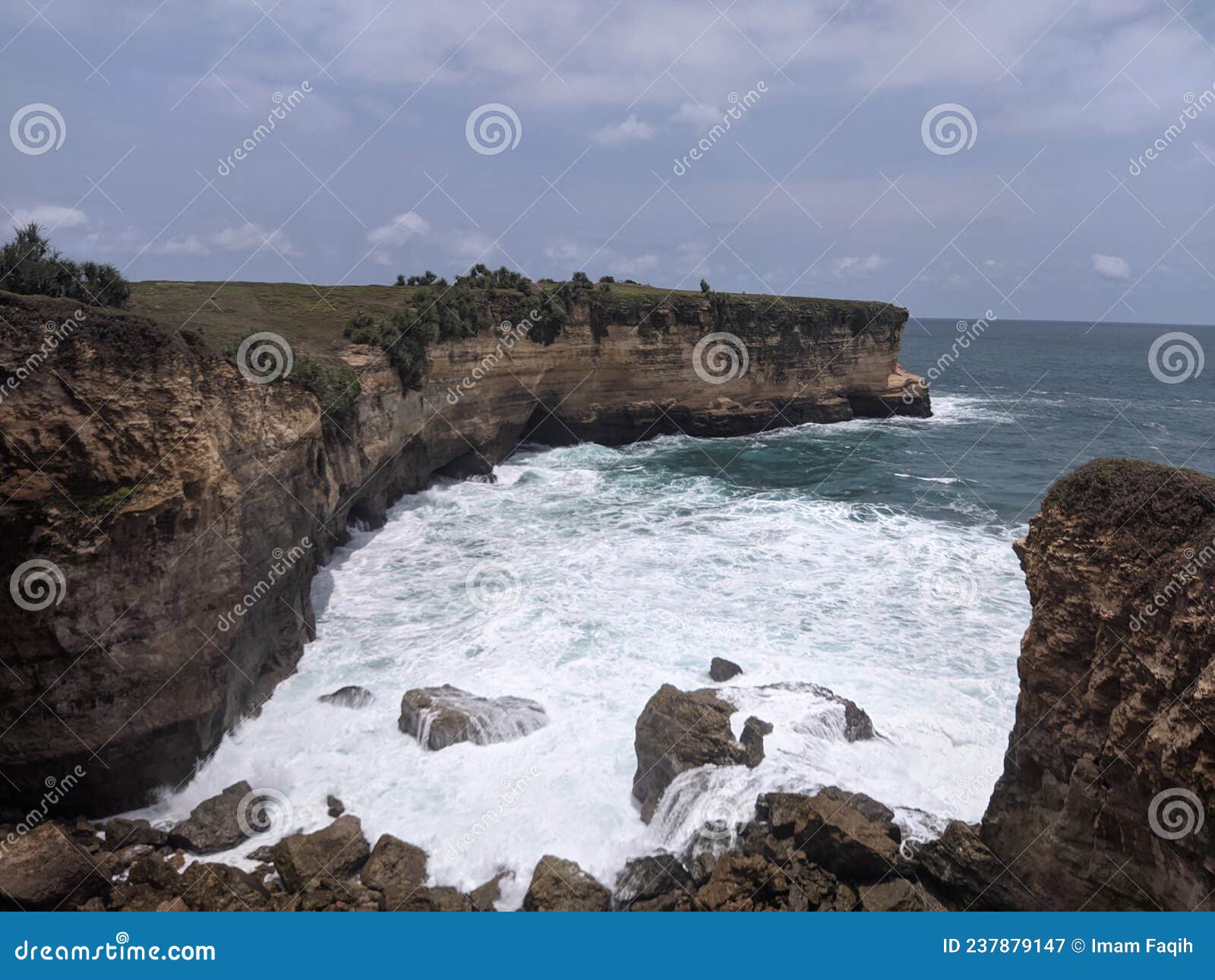 El Mar Del Sur De La Isla De Java Indonesia Que Se Extiende Imagen de ...