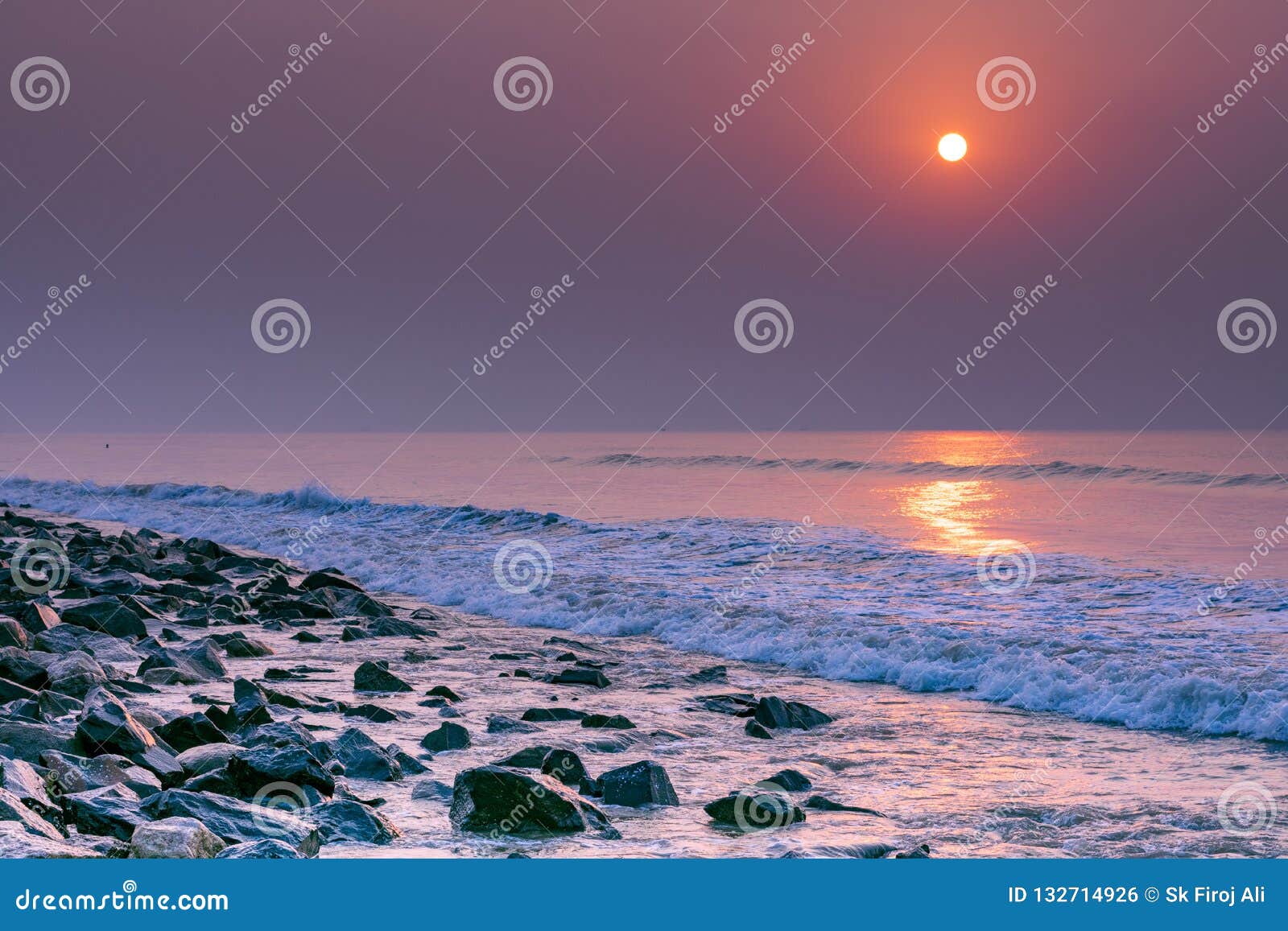 El mar infinito conmigo foto de archivo. Imagen de marejada - 132714926