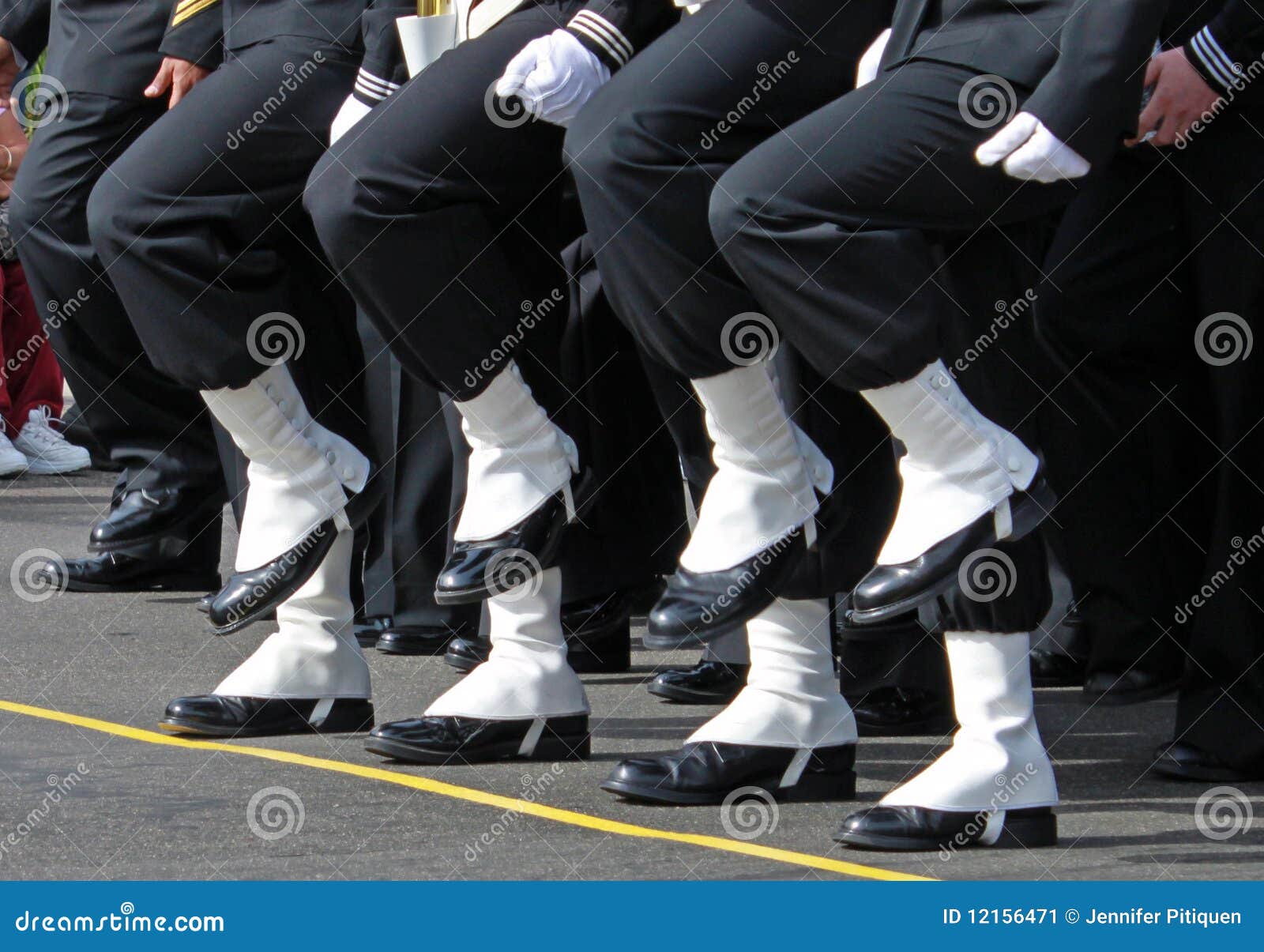 El marchar imagen de archivo. Imagen de negro, marina - 12156471