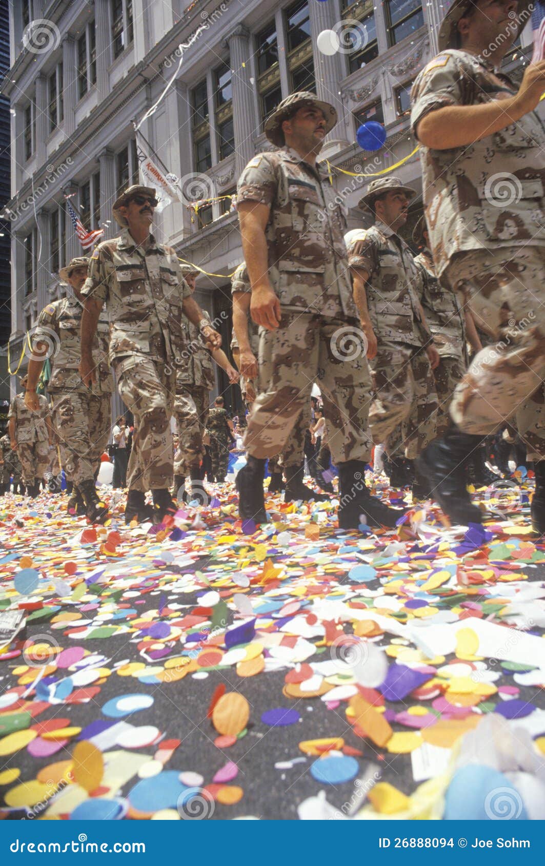 El marchar de los soldados imagen de archivo editorial. Imagen de unido ...