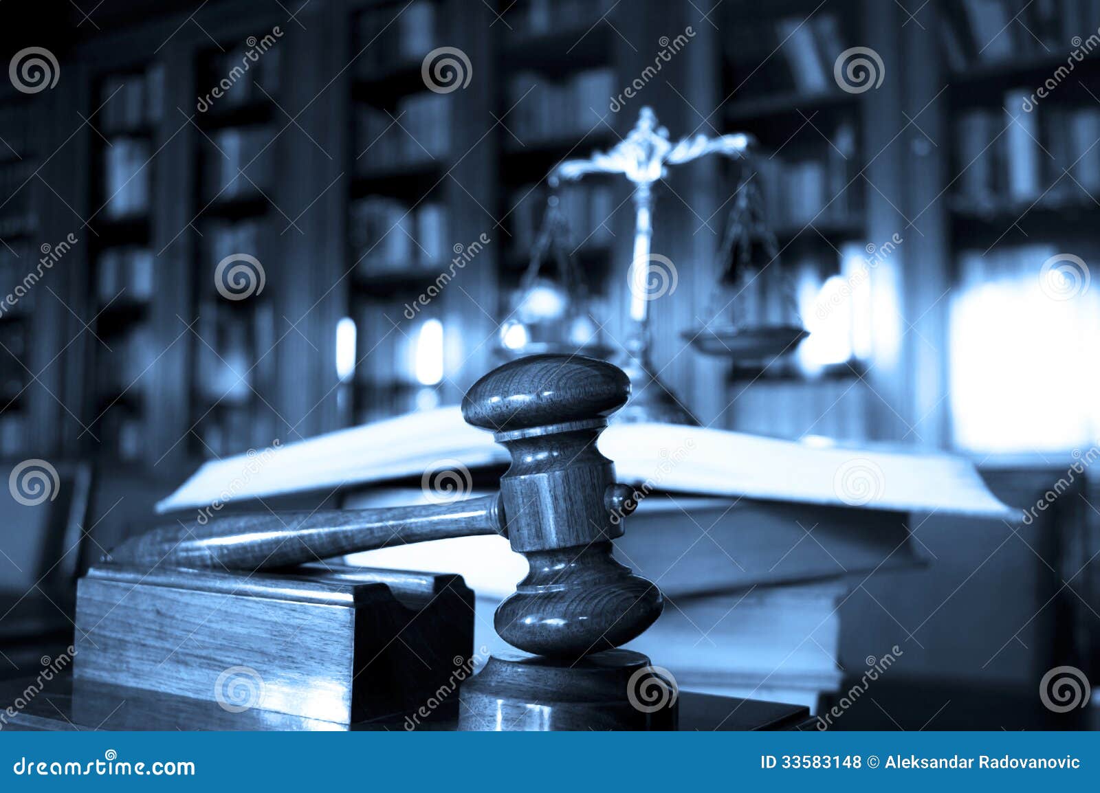 El mazo del juez foto de archivo. Imagen de legal, escala - 33583148