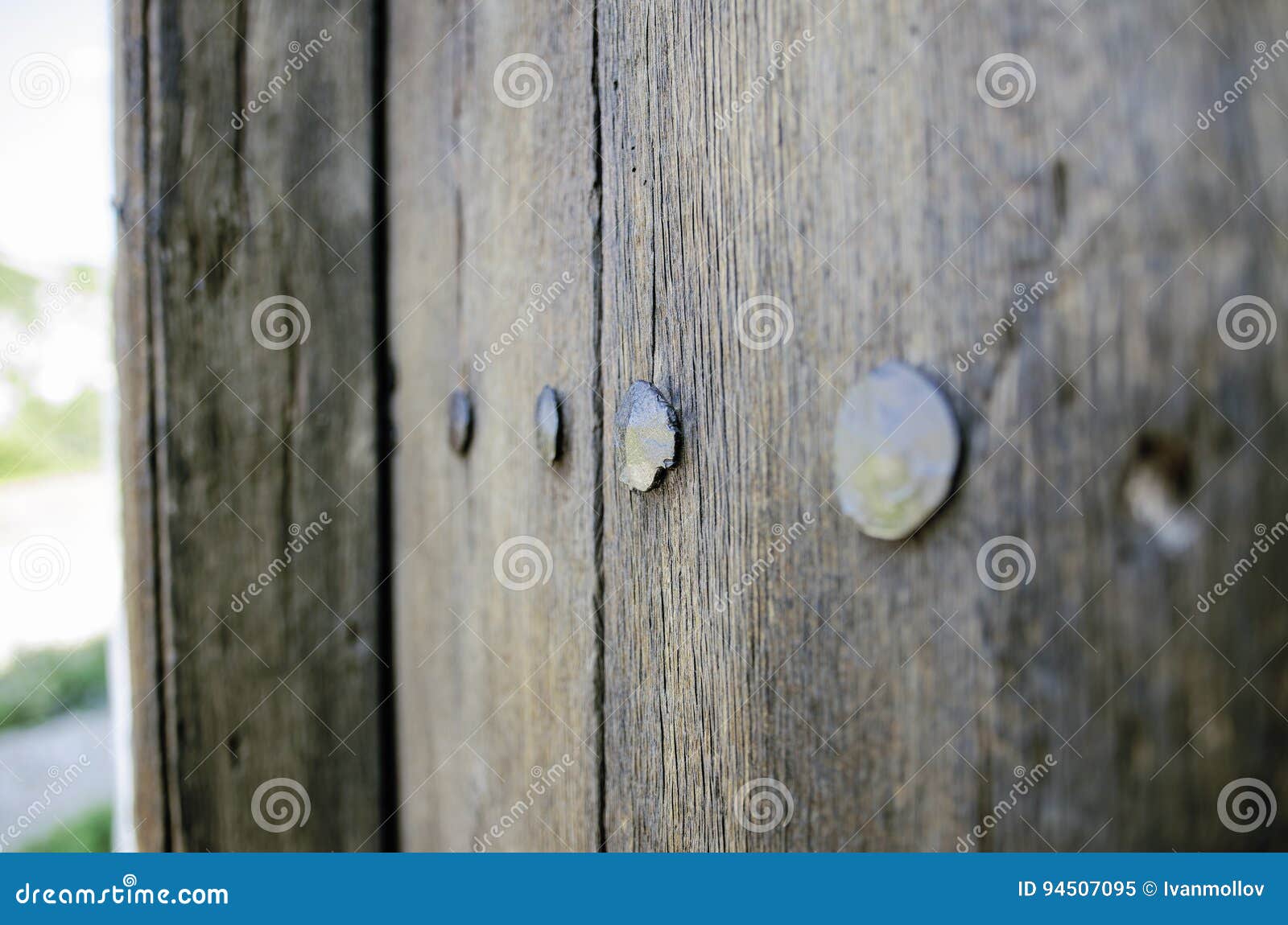 El Metal Grande Clava El Primer Imagen de archivo - Imagen de madera ...