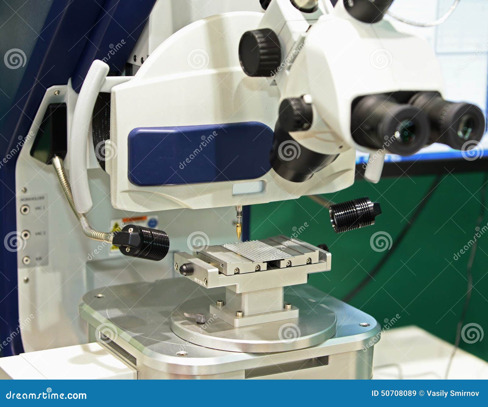 El Microscopio Se Utiliza Para Controlar El Microprocesador Imagen de ...