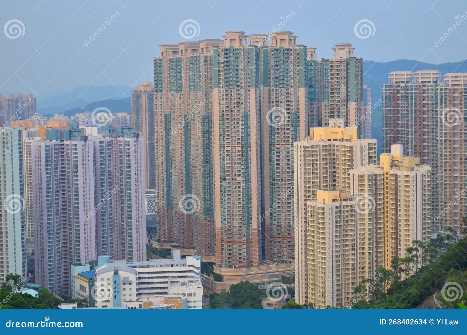 El Moderno Edificio Residencial De Tiu Keng Leng 12 De Julio De 2013 ...