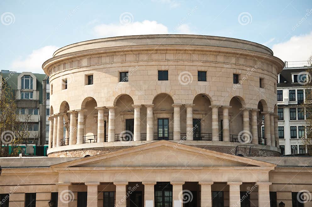El monumento de la Rotonda fotografía editorial. Imagen de abandonado ...
