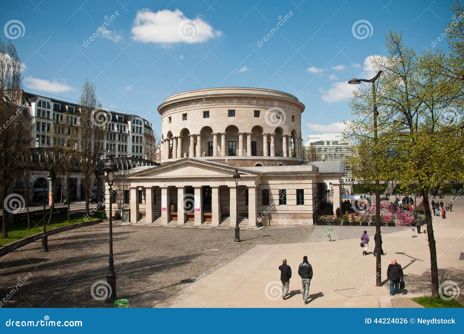 El monumento de la Rotonda foto editorial. Imagen de negocios - 44224026