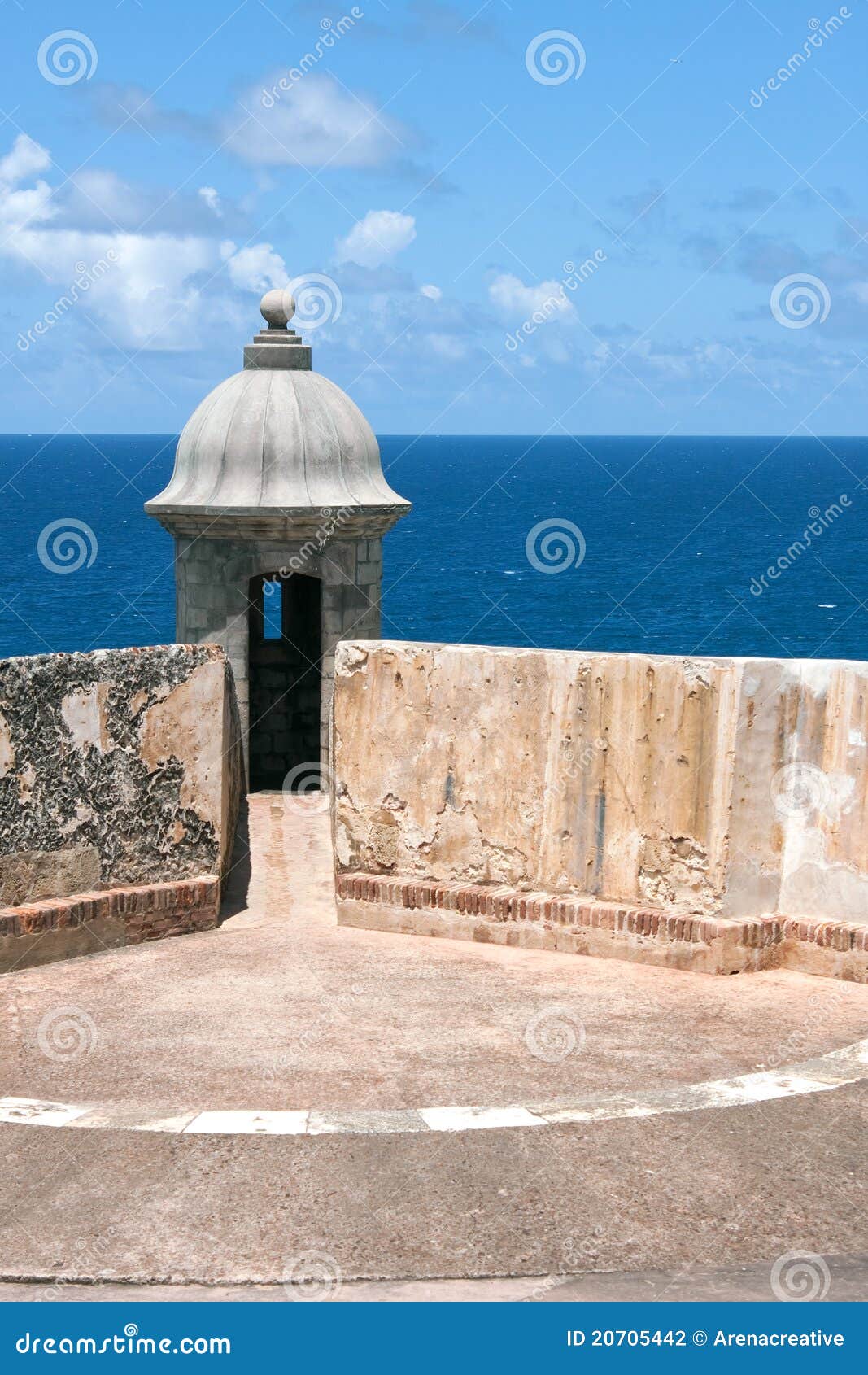 El Morro Fort Sentry Watchtower Stock Photo - Image of coast, juan ...