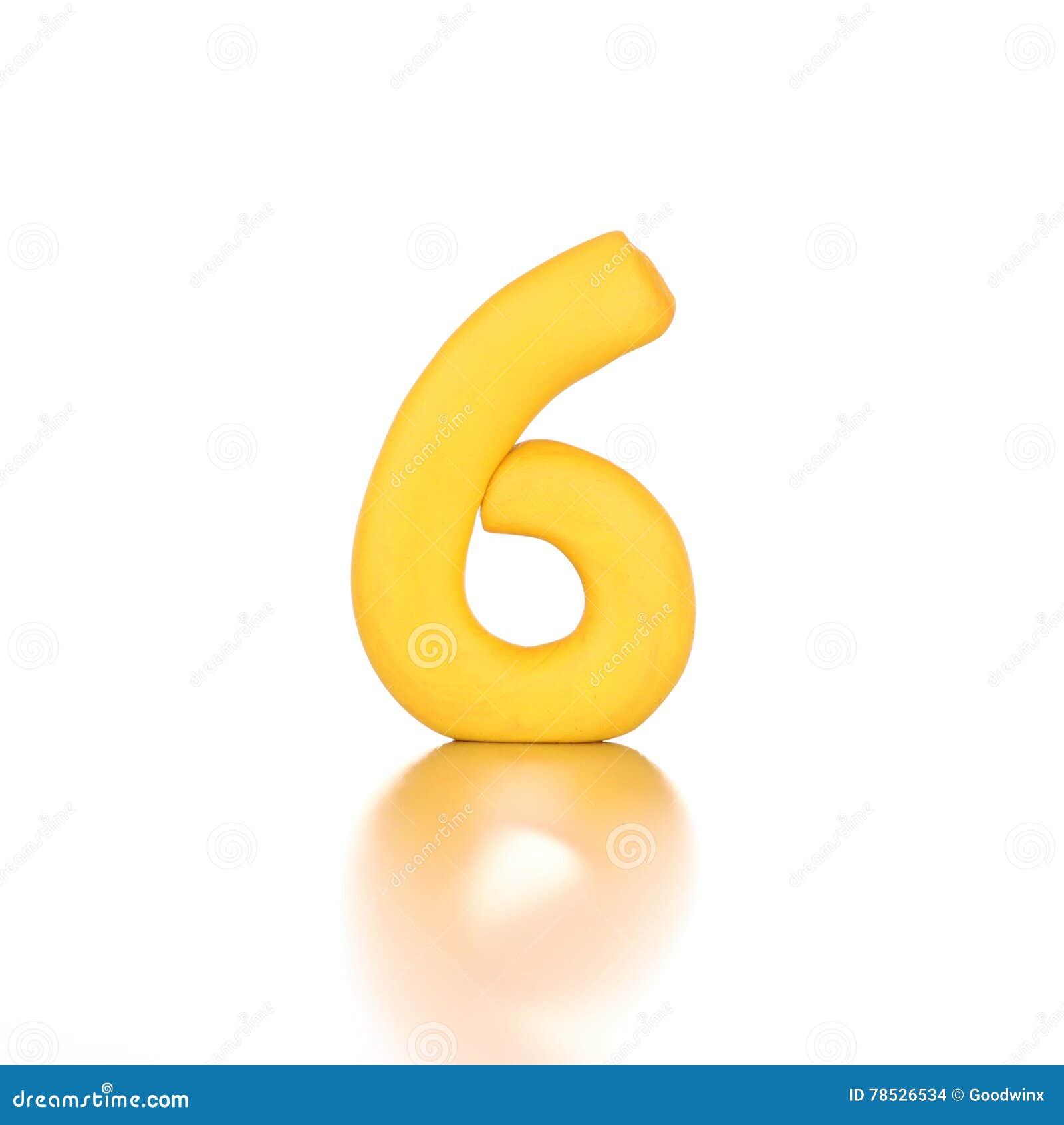El Número Seis 6 Hizo De Amarillo Aislado Plasticine Foto de archivo ...