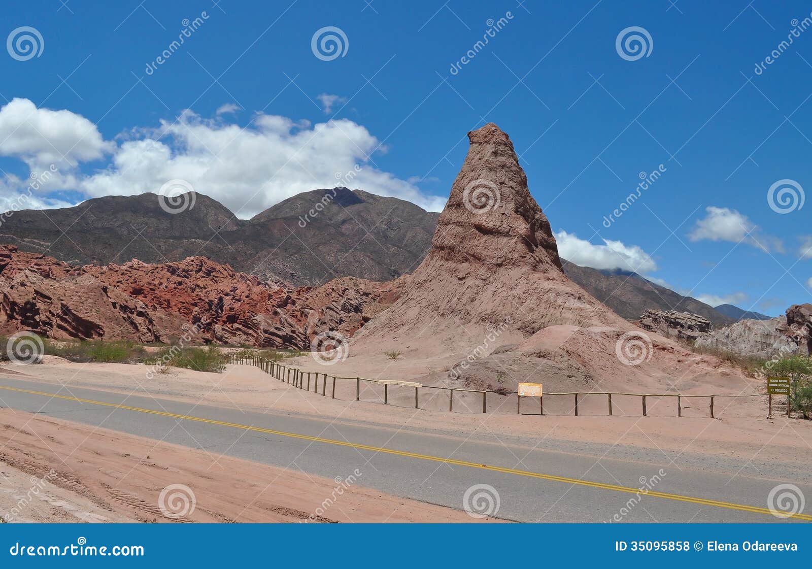 EL Obelisco - Formación De Roca. Quebrada De Las Conchas. Foto de ...