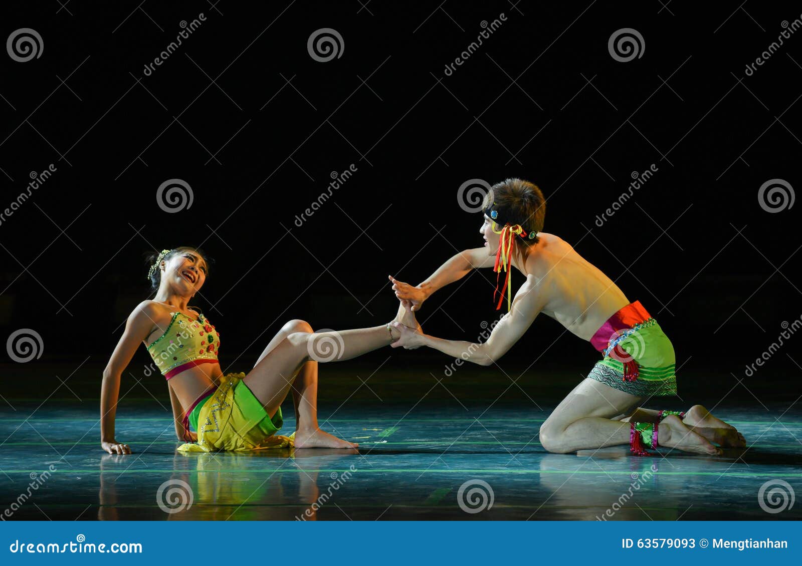 El Origen De La Danza Popular Nacional De Dai- Foto de archivo ...