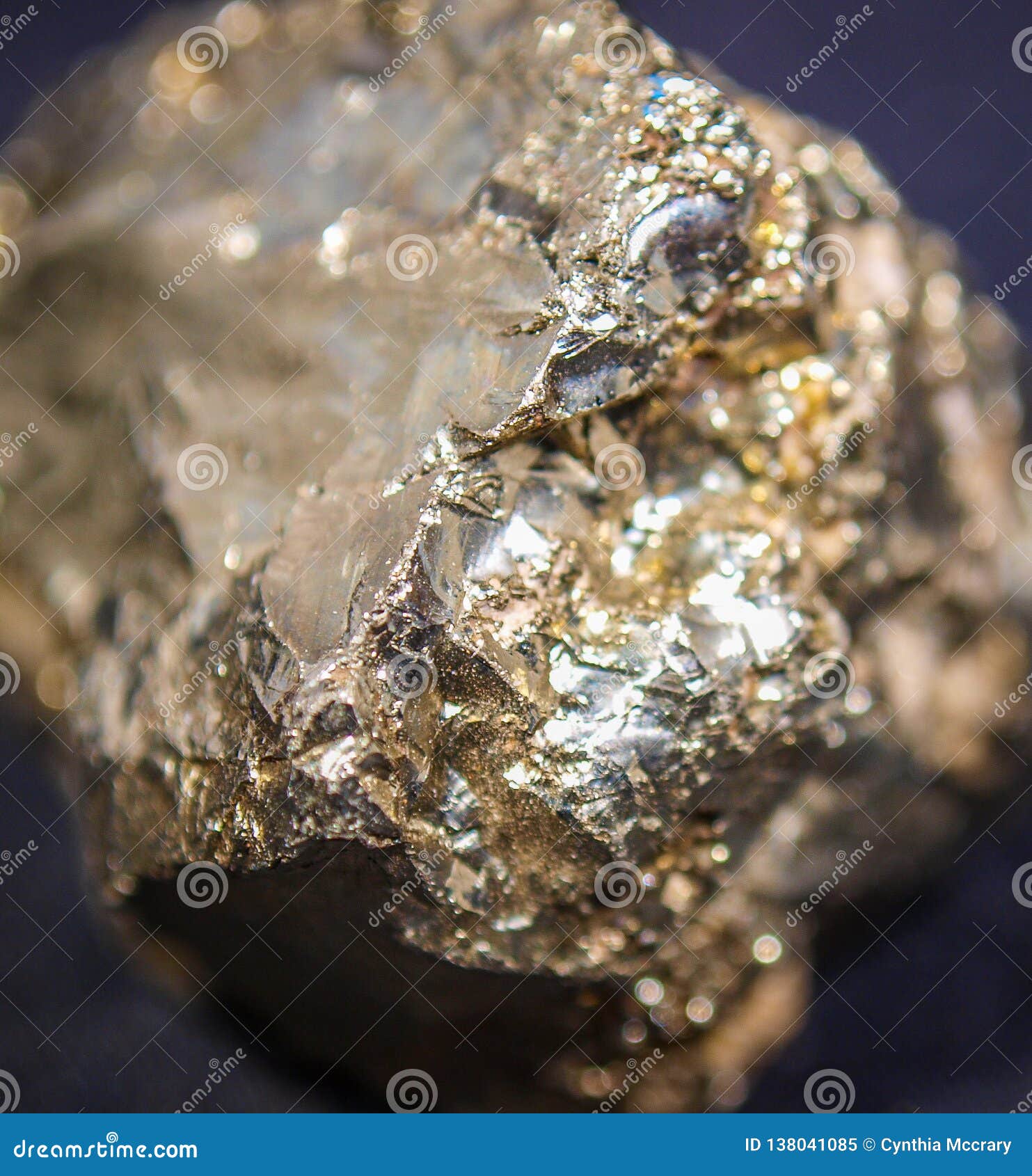 El Oro Del Tonto De La Pirita De Hierro Imagen de archivo - Imagen de ...