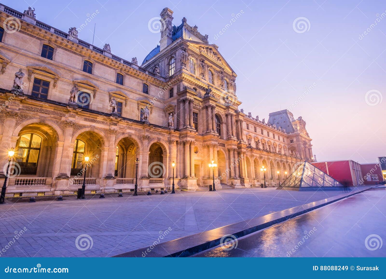 El palacio del Louvre imagen de archivo editorial. Imagen de hermoso ...
