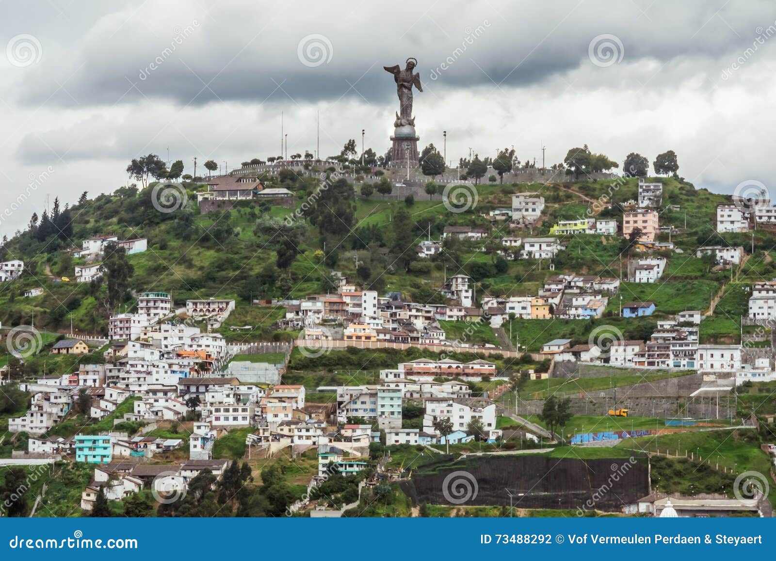 El Panecillo with on the the Virgin of Quito Editorial Photography ...